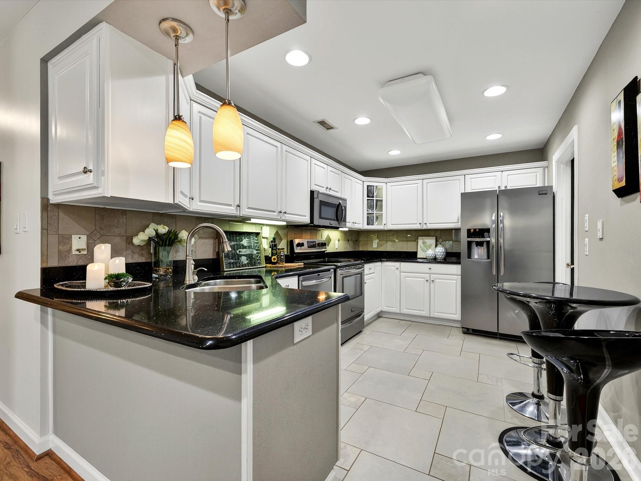 Photo 12 of 7444 Hurstbourne Green Drive, Charlotte, NC