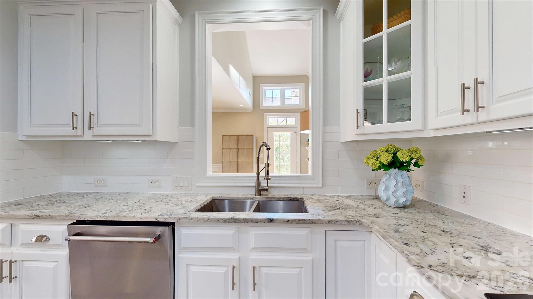 Photo 9 of 11724 Easthampton Circle, Charlotte, NC