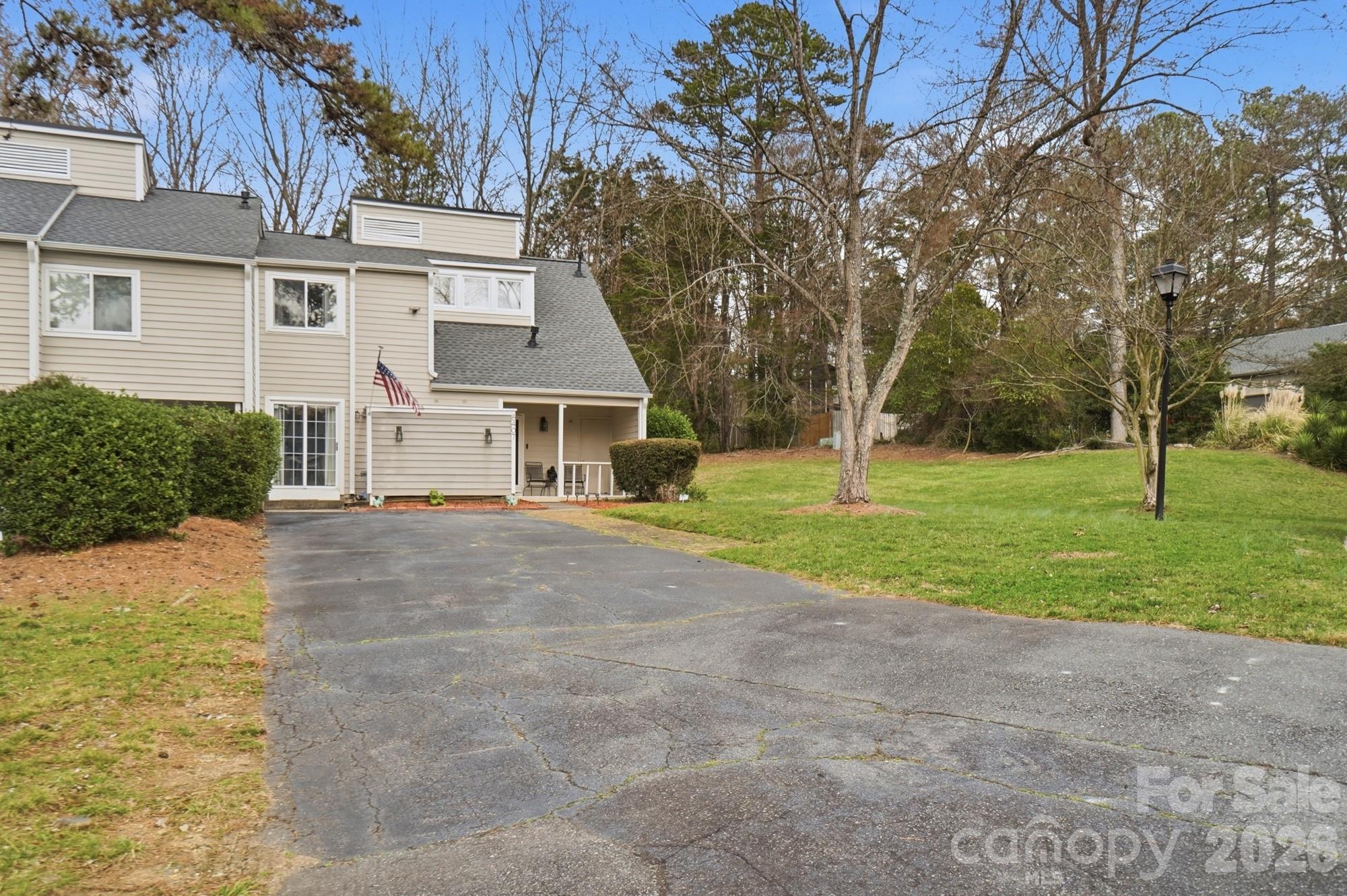 Photo 3 of 8407 Cricket Lake Drive, Charlotte, NC
