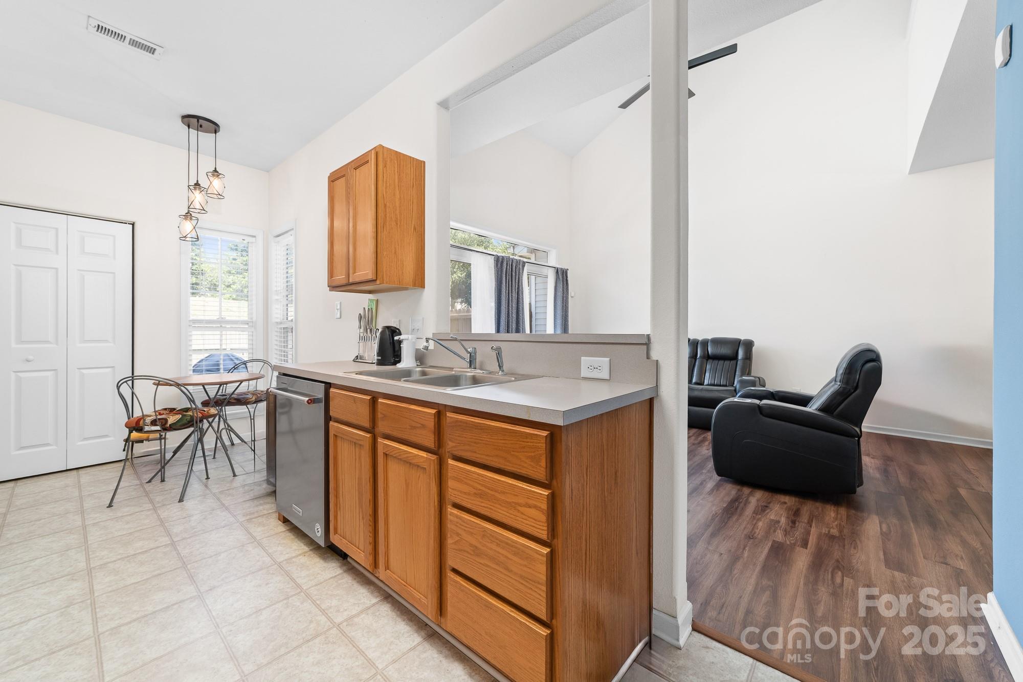 Photo 11 of 4313 Eaves Lane, Charlotte, NC