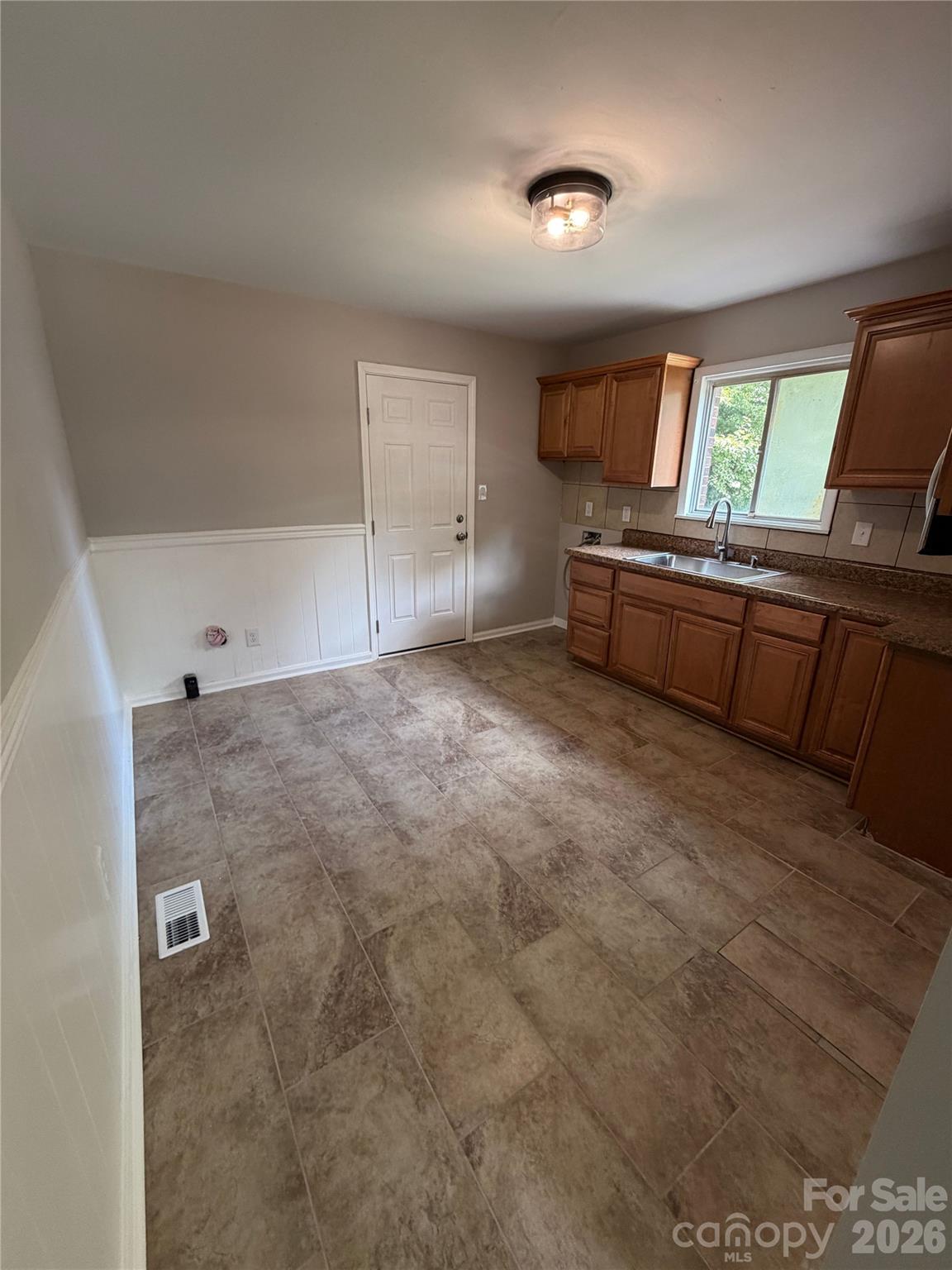 Home for sale at 2824 Cedarhurst Drive, Charlotte, NC — photo 24 of 27