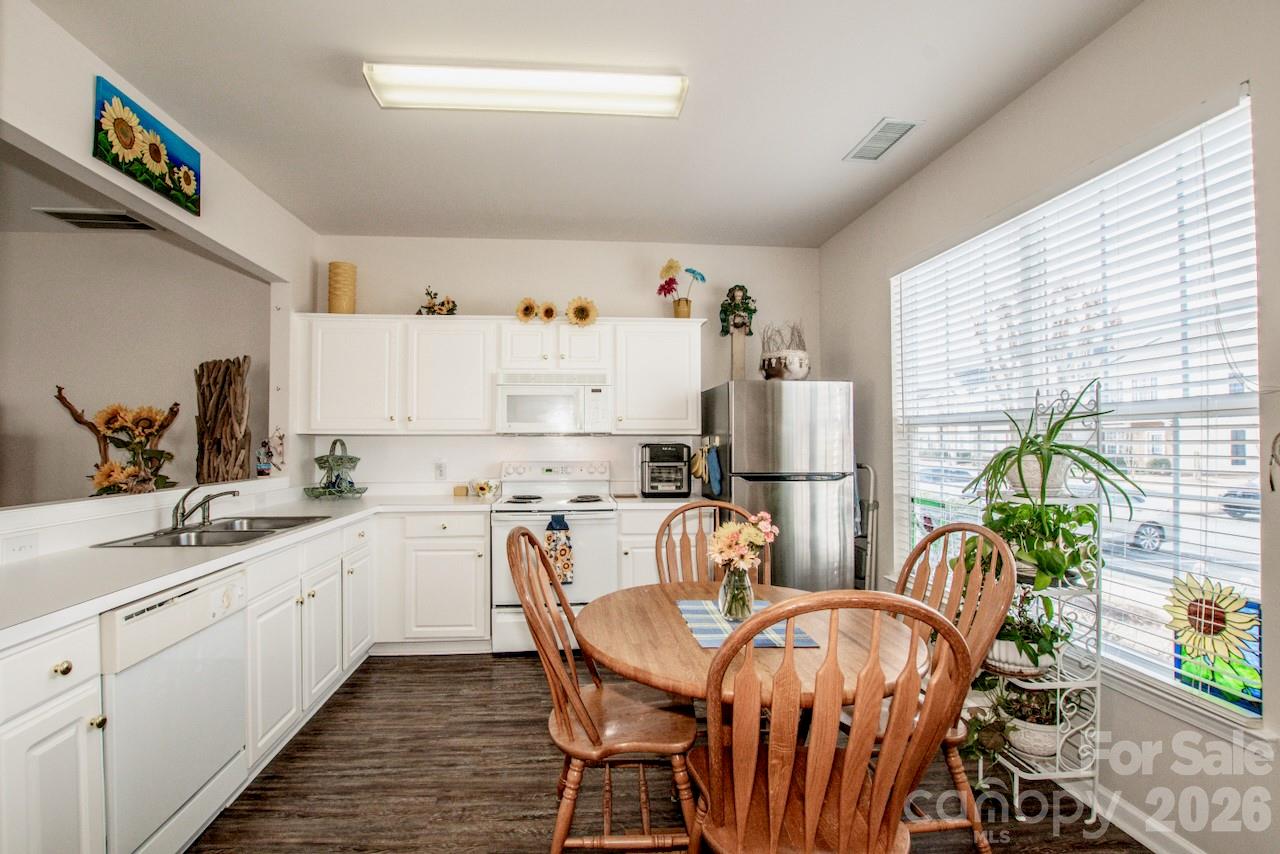 Photo 2 of 3233 Mannington Drive, Charlotte, NC