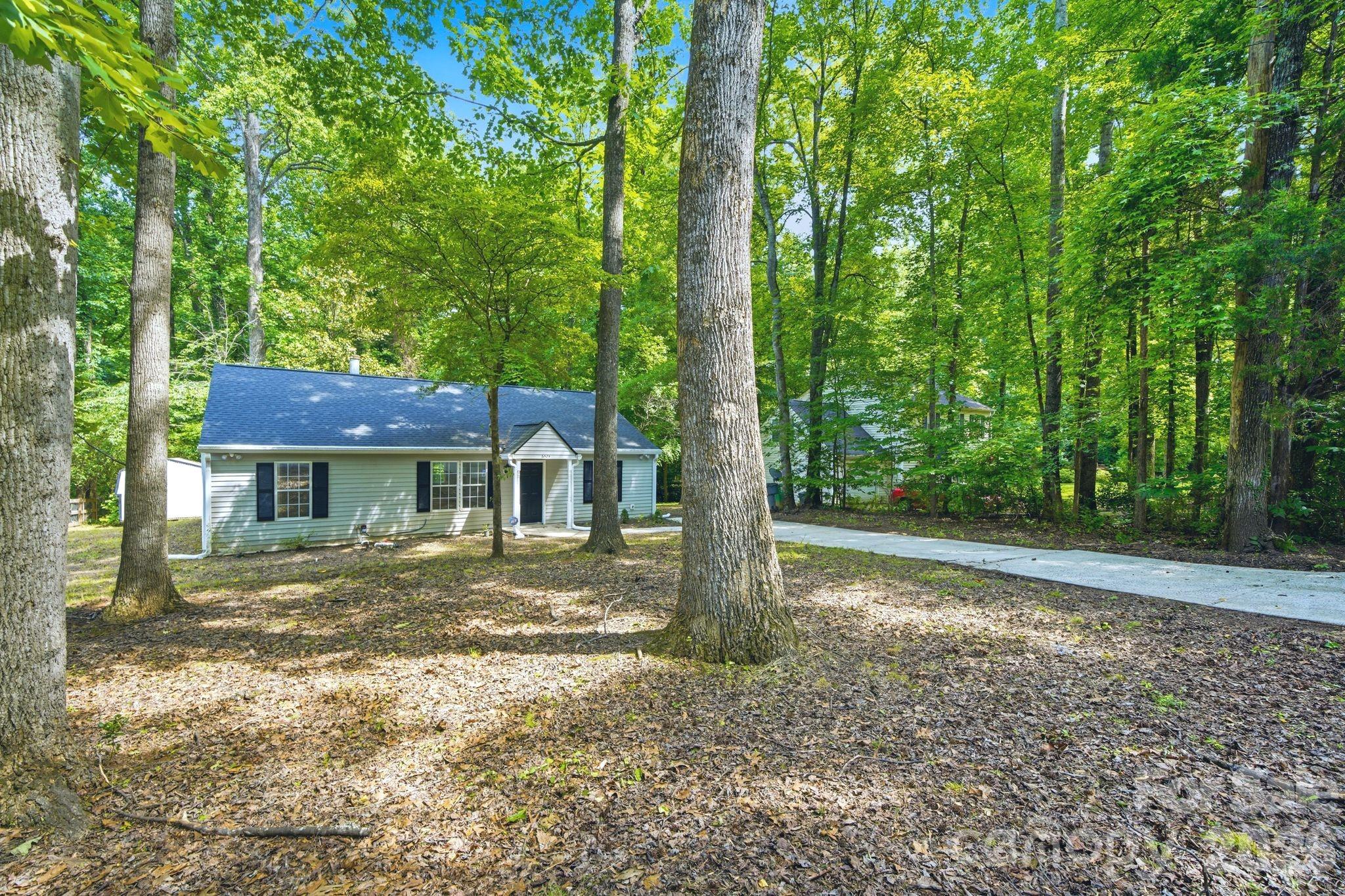 Photo 3 of 6324 Grove Park Boulevard, Charlotte, NC
