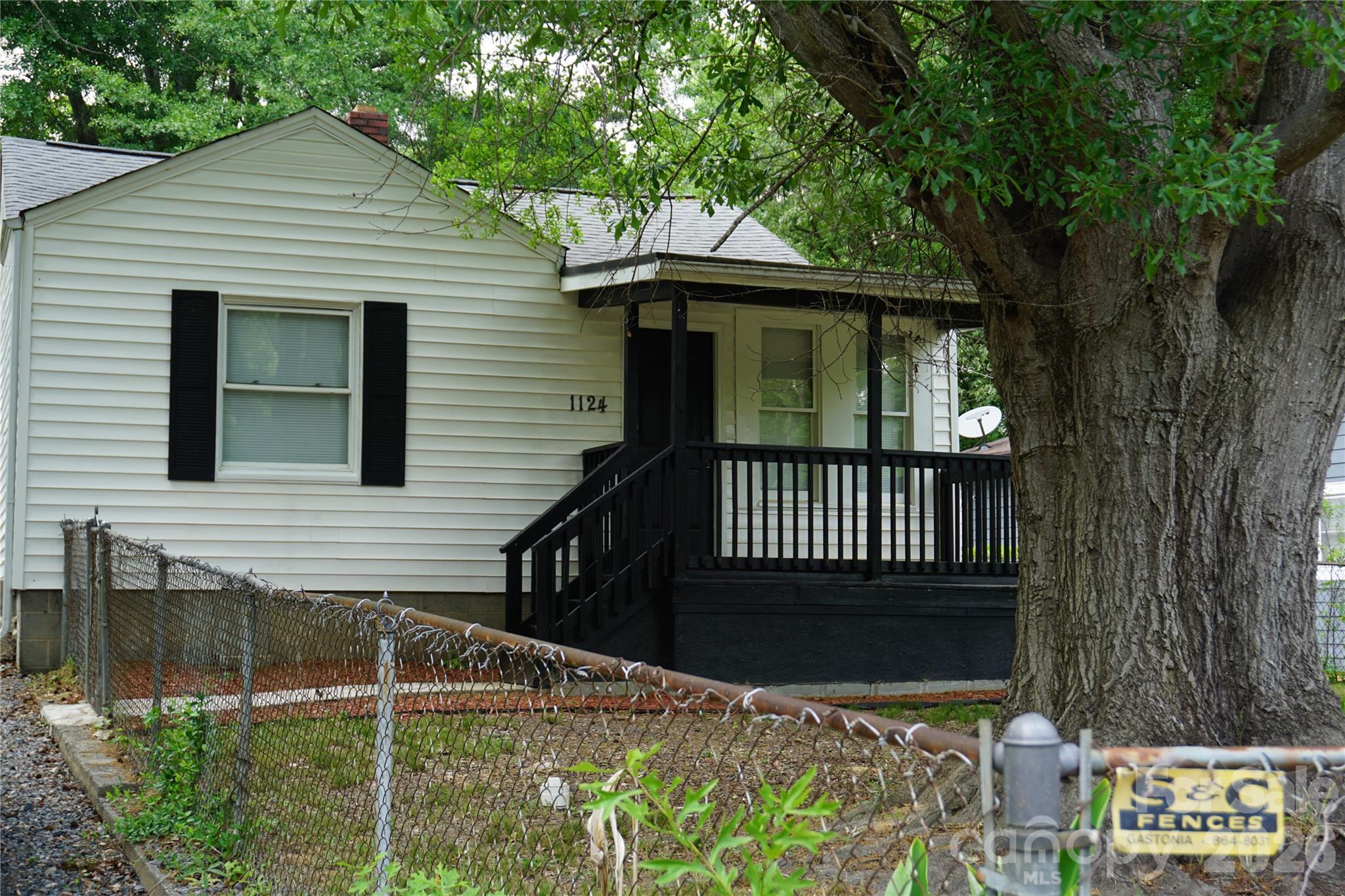 Photo 3 of 1124 W Mauney Avenue, Gastonia, NC