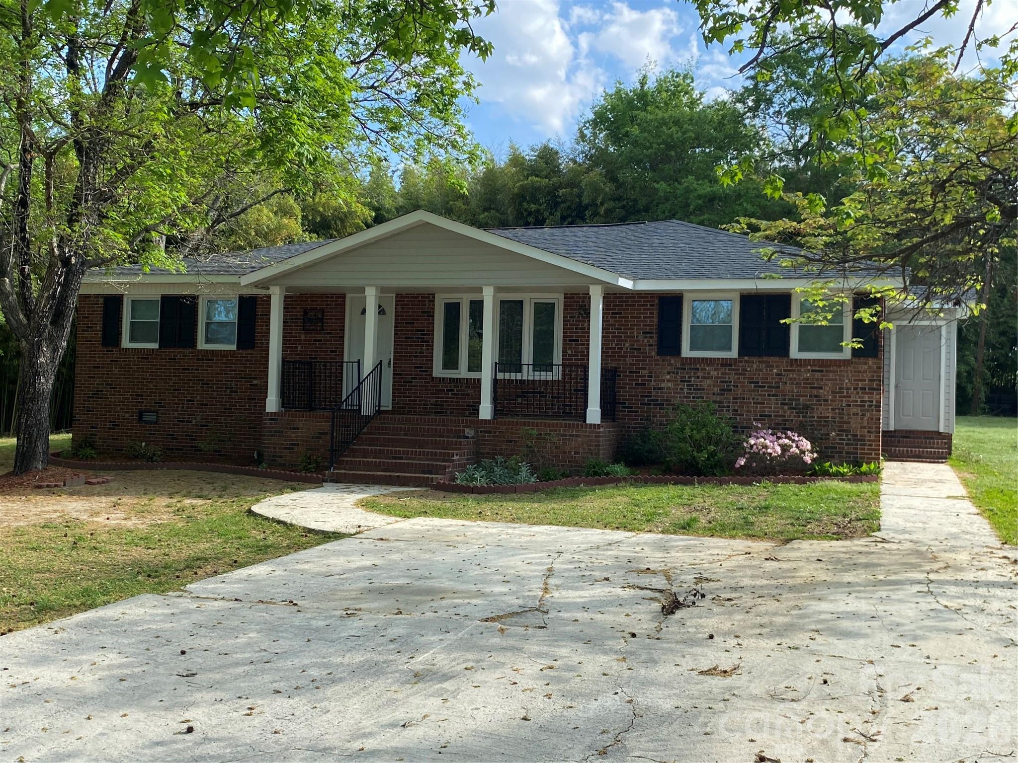 102 Mcdowell Street, Great Falls, SC