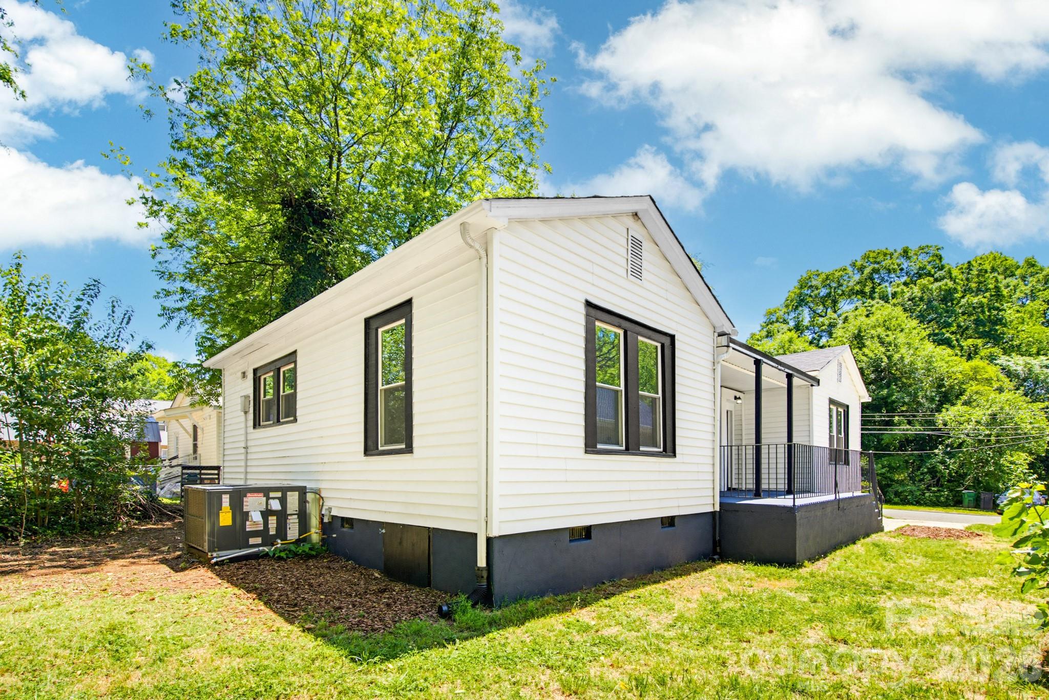 Photo 7 of 2622 Hemphill Street, Charlotte, NC