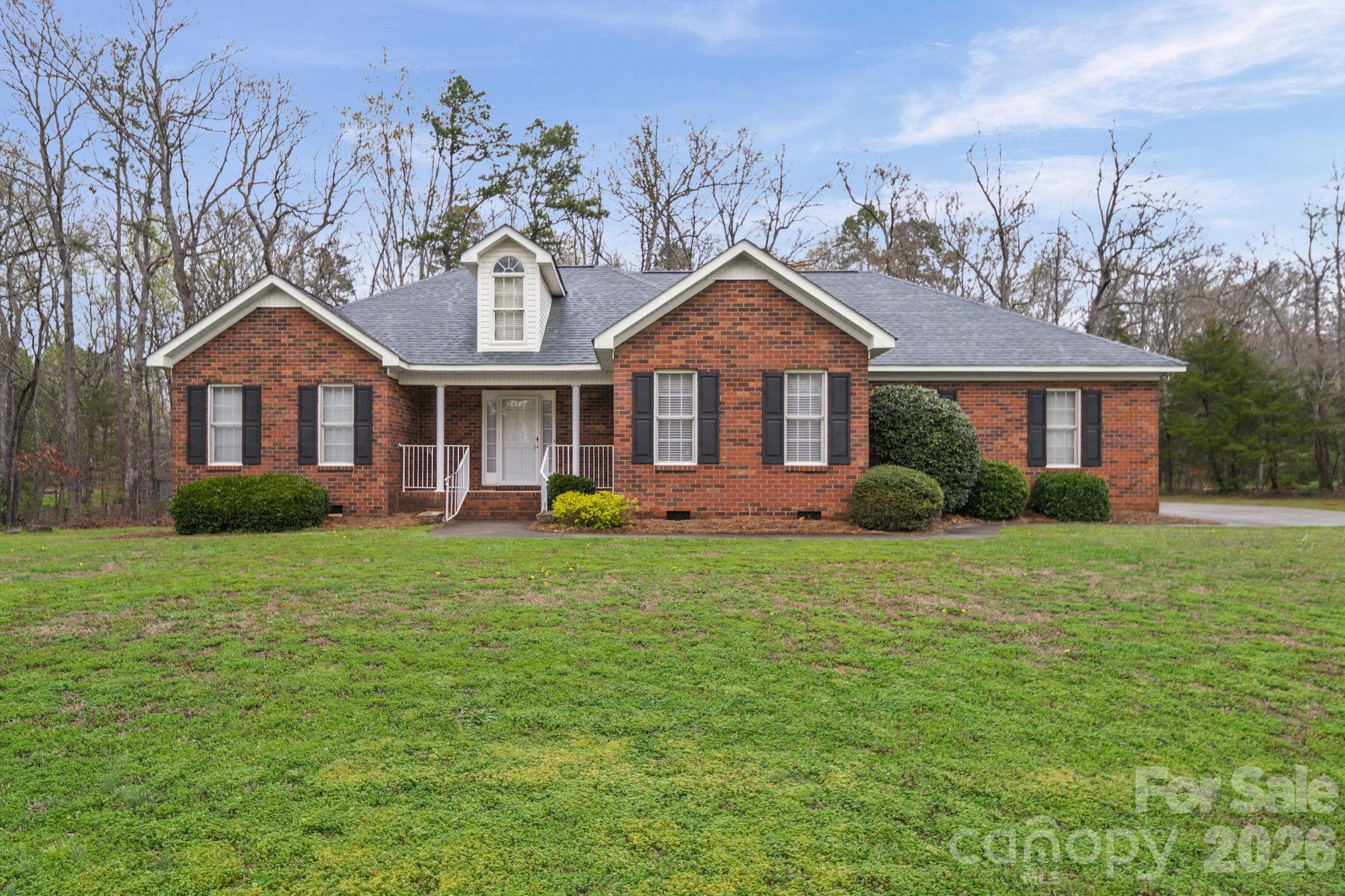 Photo 3 of 410 W Elm Street, Wingate, NC
