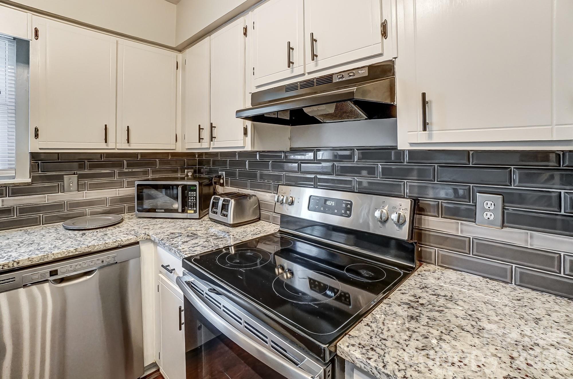 Photo 10 of 8518 Castle Pine Court, Charlotte, NC