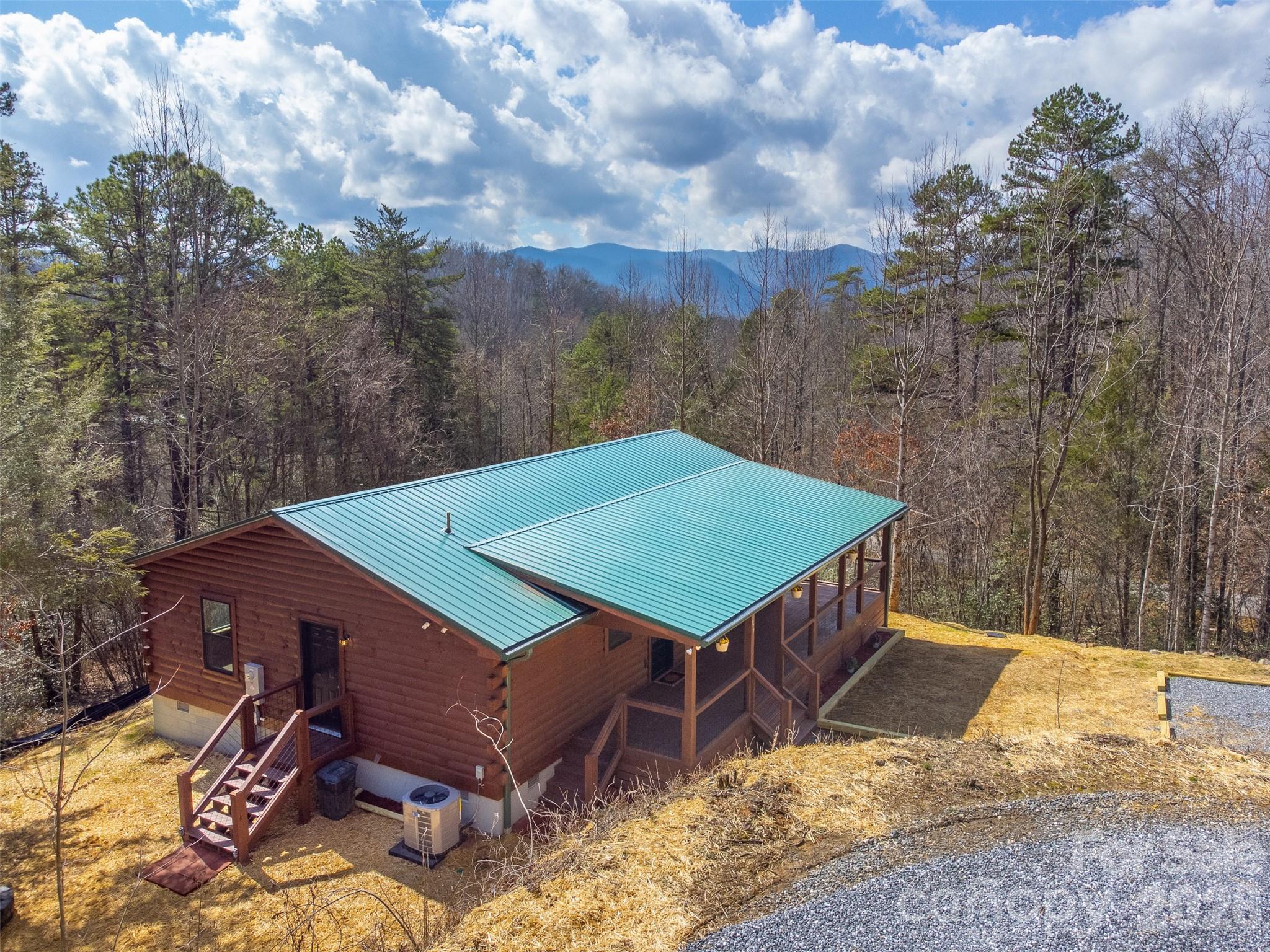677 Ridgetop Circle, Whittier, NC