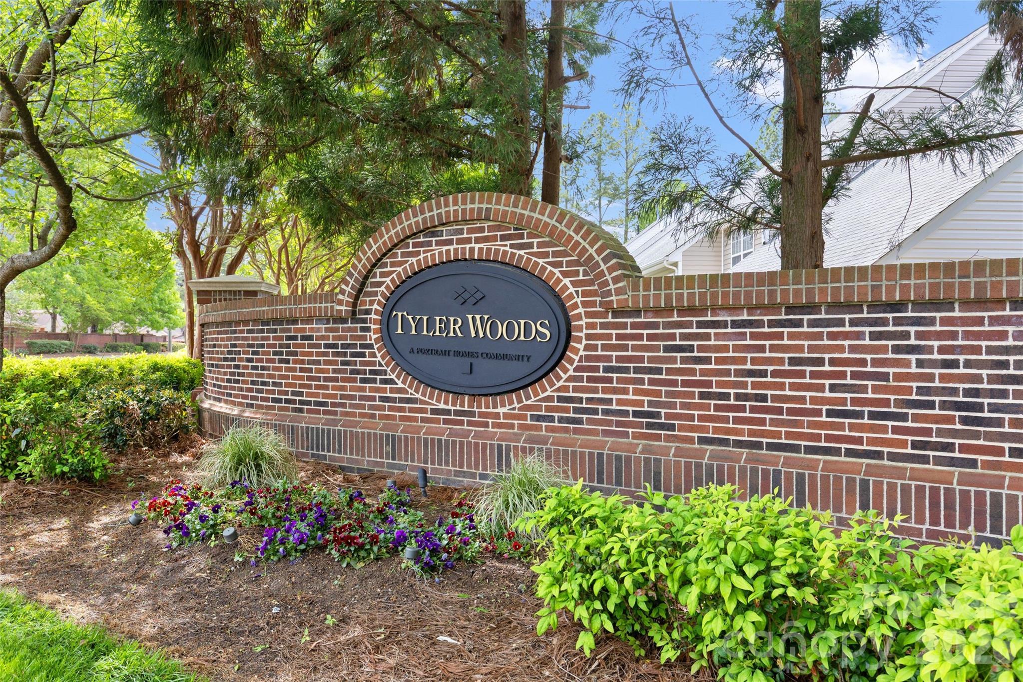 Photo 2 of 8733 Robinson Forest Drive, Charlotte, NC