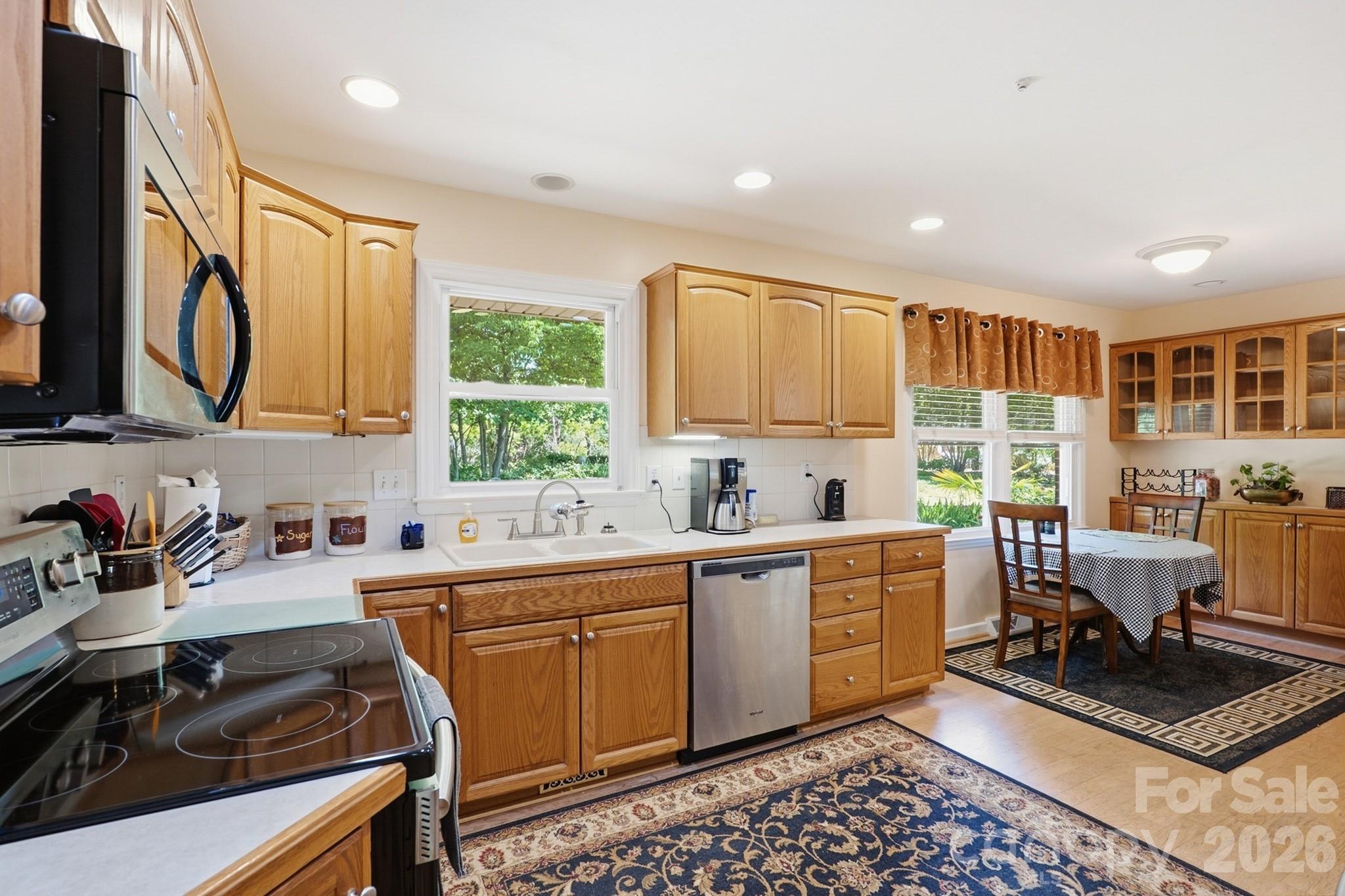 4323 Creemore Drive, Charlotte, NC - photo 2 of 34