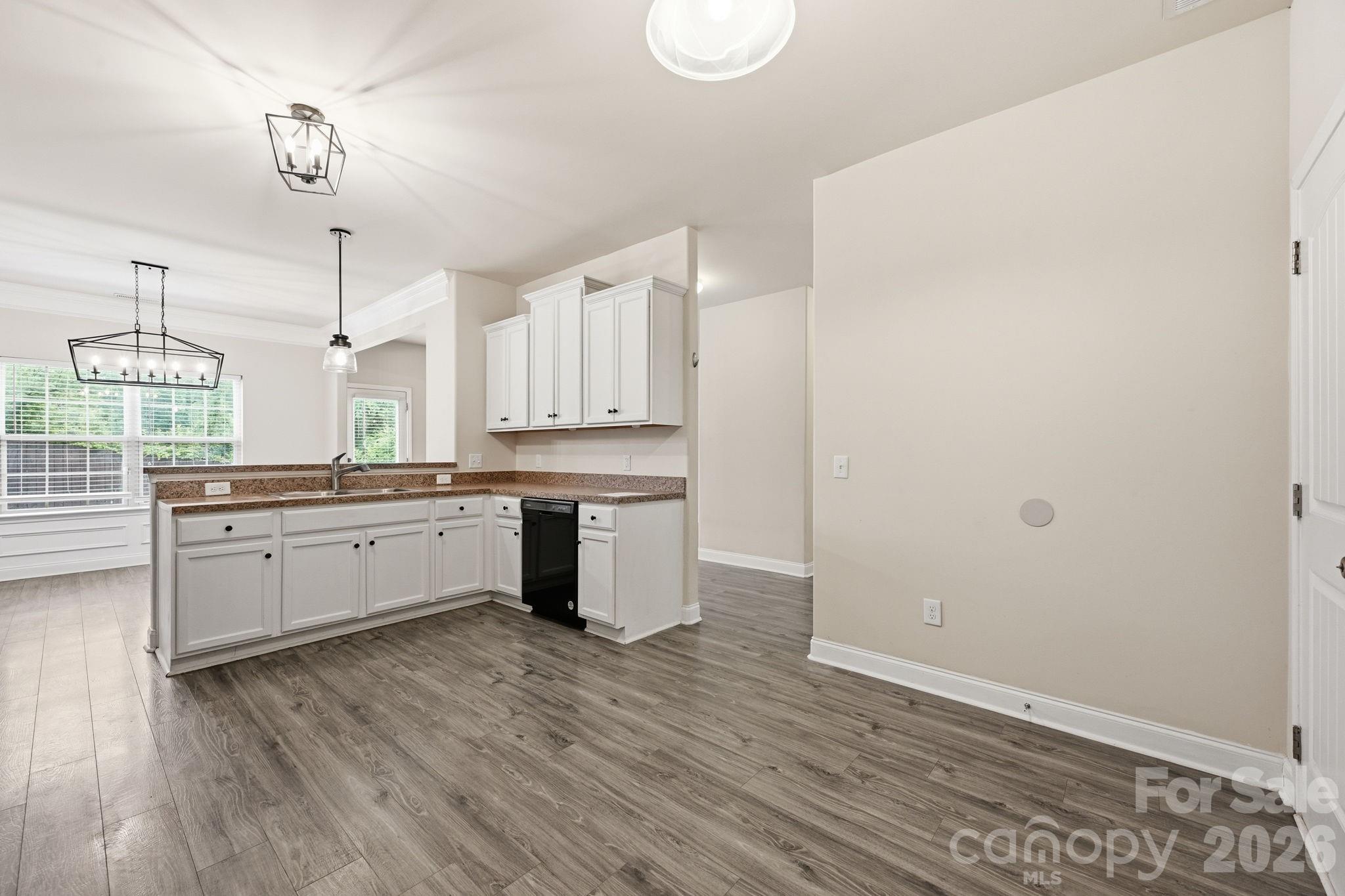 Home for sale at 7820 Rockland Drive, Charlotte, NC — photo 5 of 40