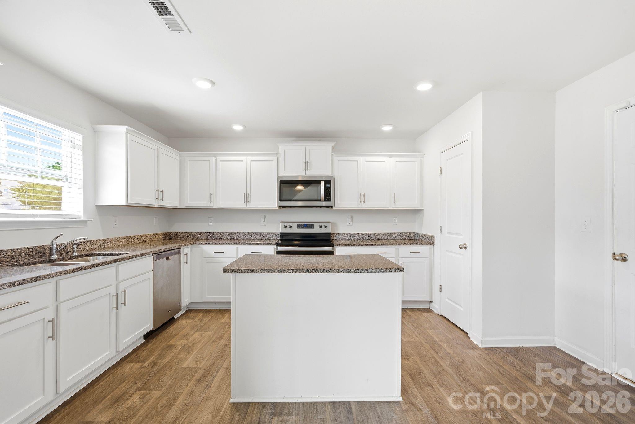 3157 Green Apple Drive, Dallas, NC - photo 9 of 34