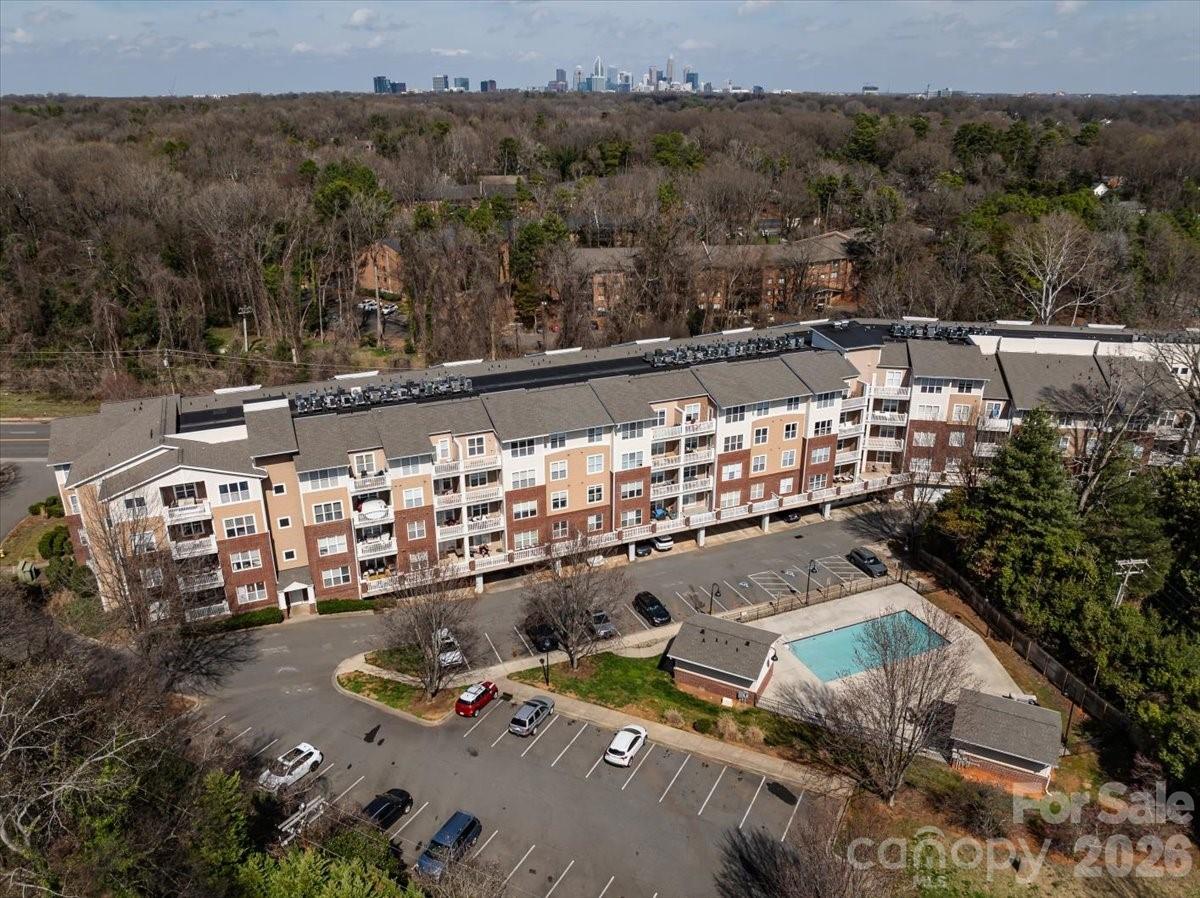 Photo 37 of 1000 E Woodlawn Road311, Charlotte, NC