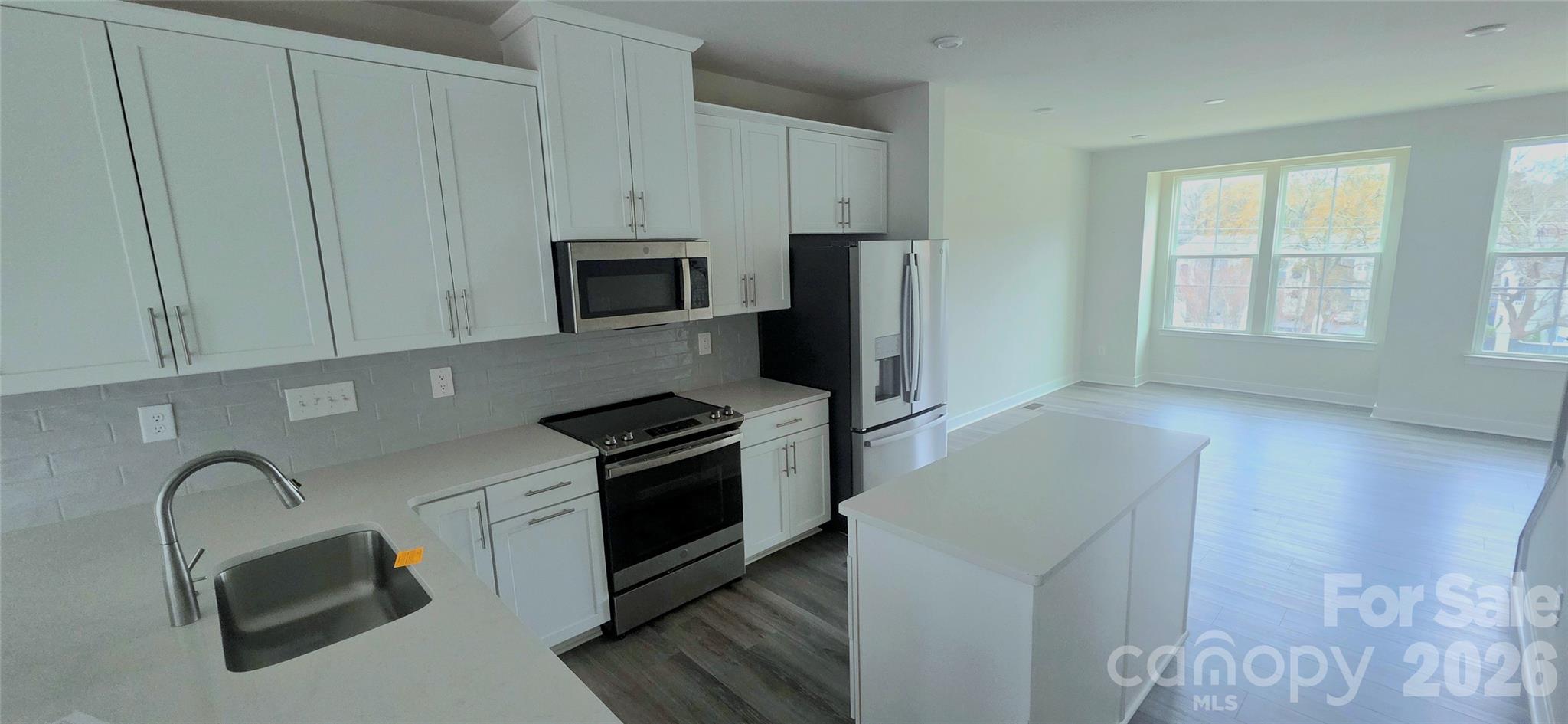 Home for sale at 960 Broad River Lane, Charlotte, NC — photo 1 of 18