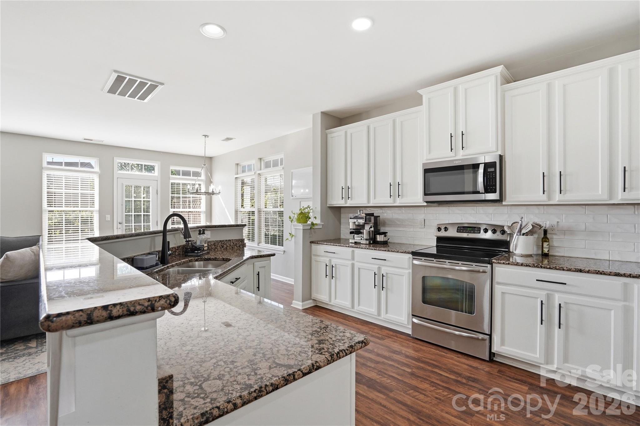 10005 Kings Parade Boulevard, Charlotte, NC - photo 7 of 46