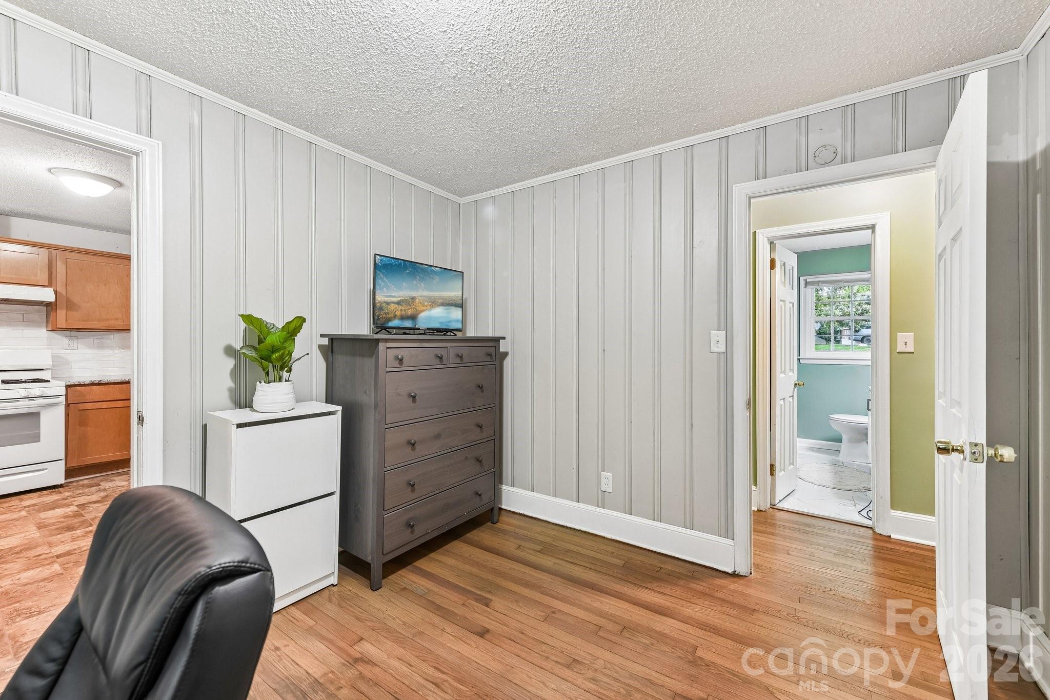 Home for sale at 933 Clanton Road, Charlotte, NC — photo 16 of 25