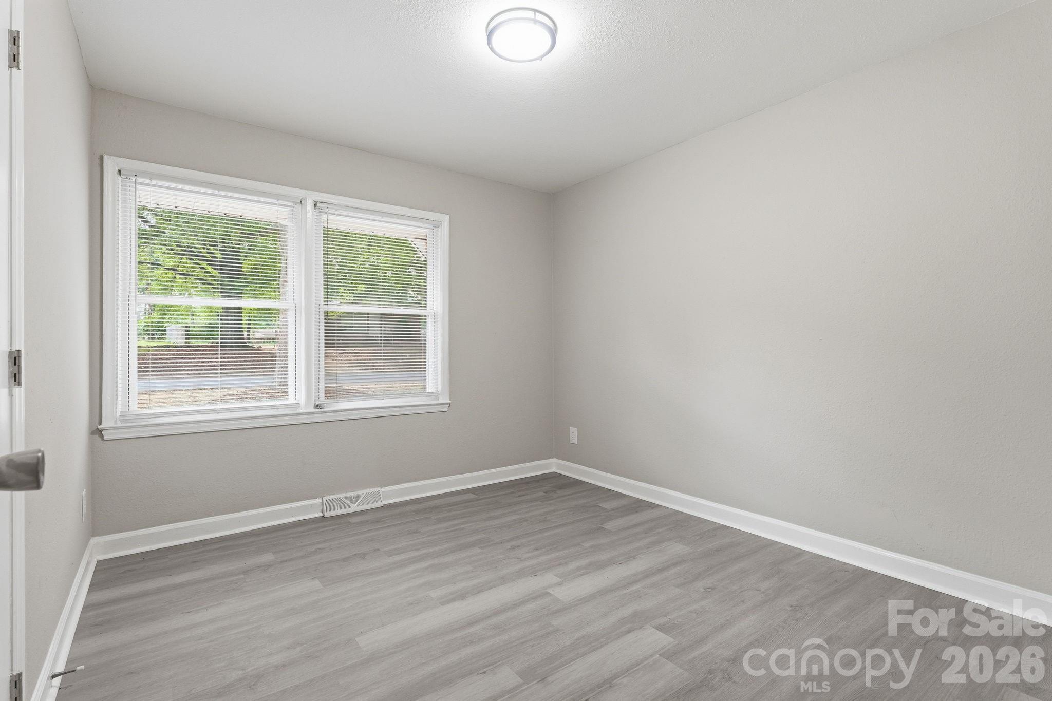 Photo 5 of 810 Echo Glen Road, Charlotte, NC