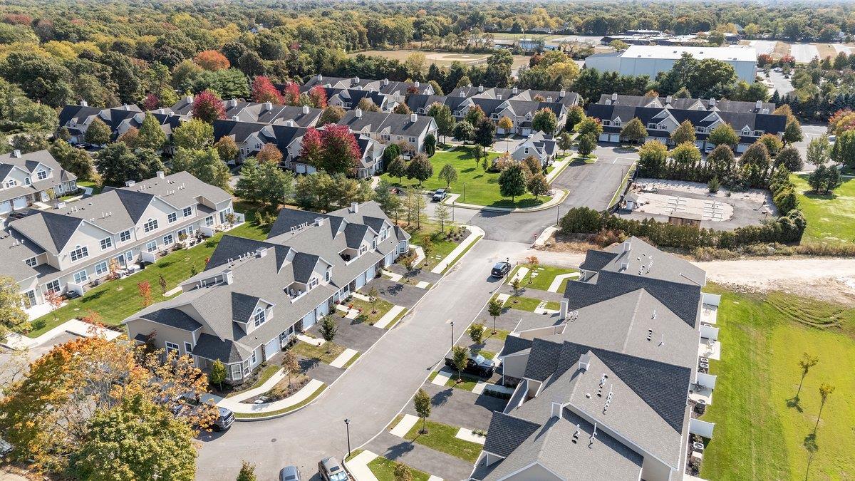 Dix Hills Real Estate: 32 Steven Circle 32 NY 11746 $914,000