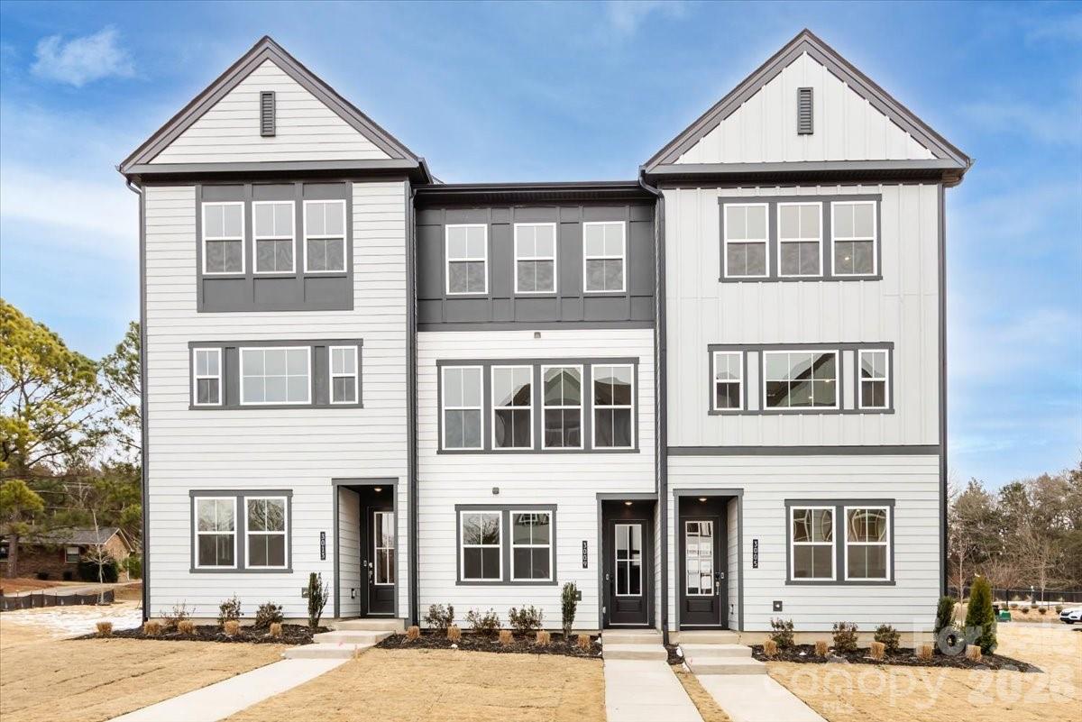 Home for sale at 3009 Circles End, Charlotte, NC — photo 1 of 30