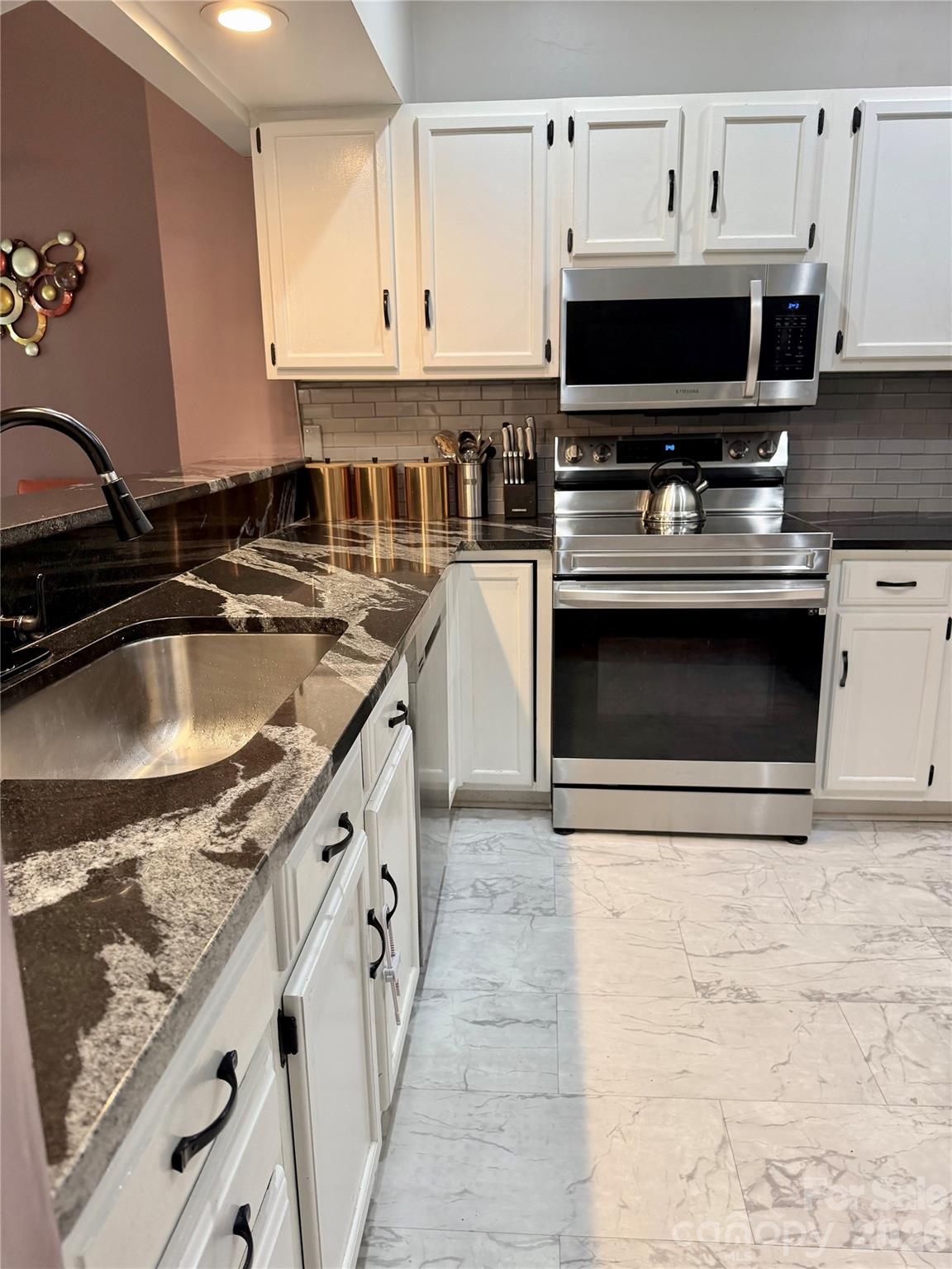 Photo 22 of 4015 Thistledown Court8, Charlotte, NC