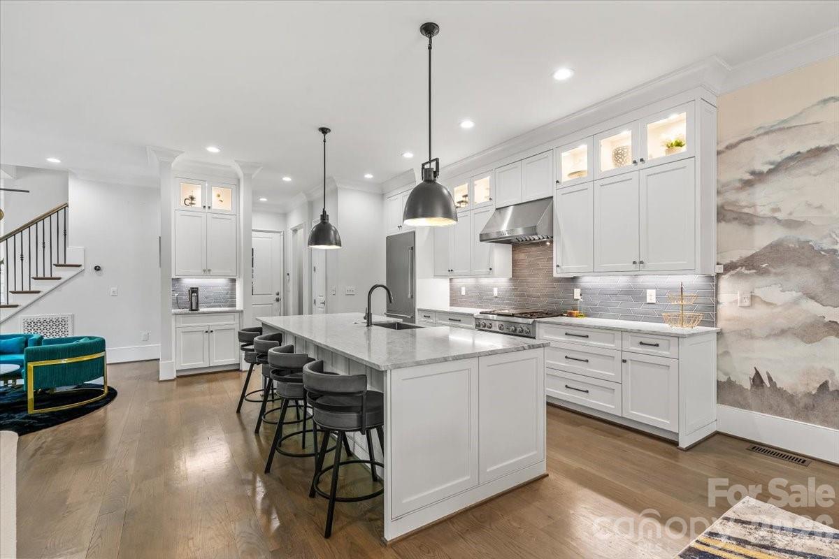 Photo 5 of 1160 S Kings Drive, Charlotte, NC