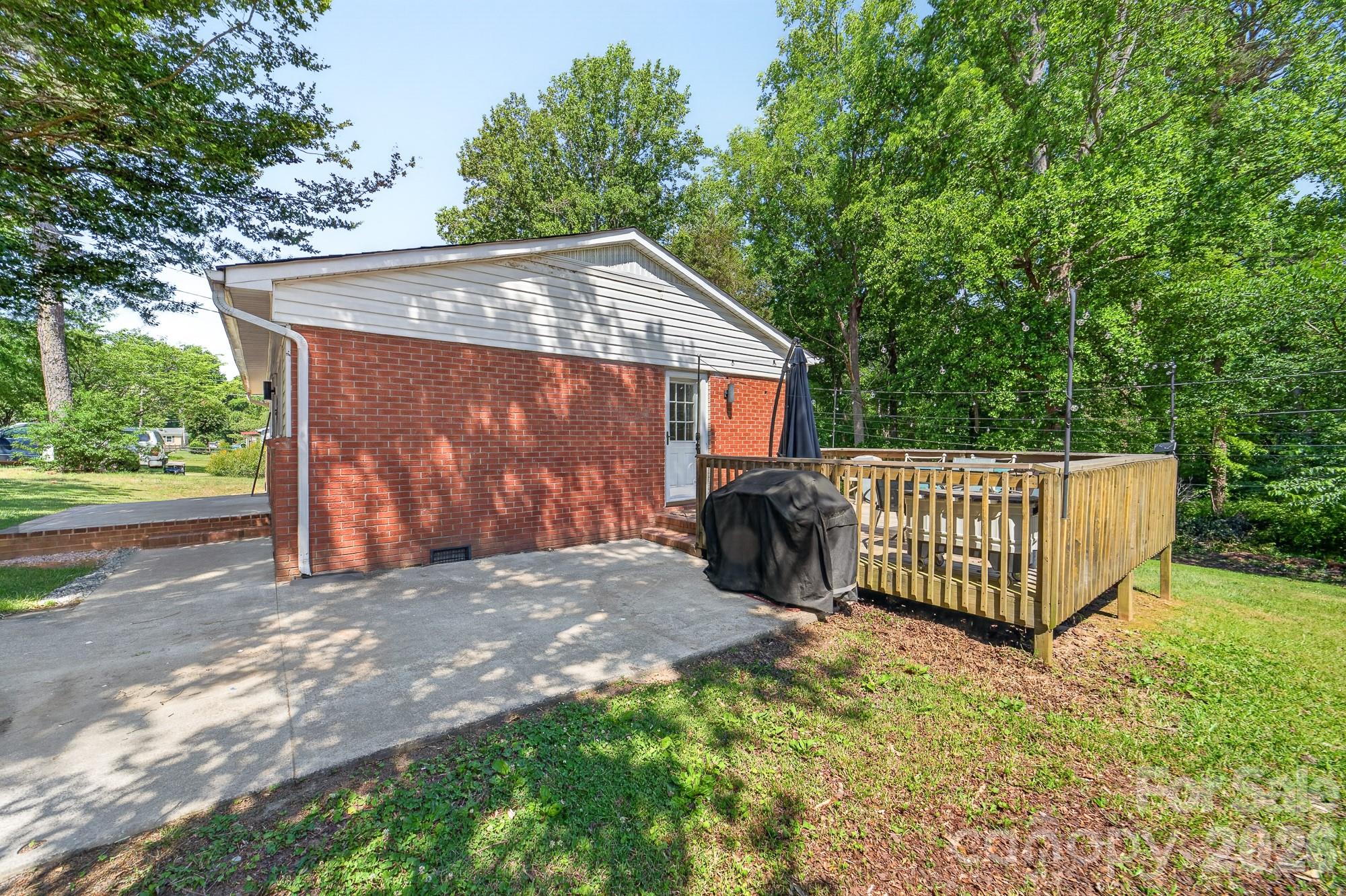 402 Wooddale Drive, Dallas, NC - photo 4 of 27
