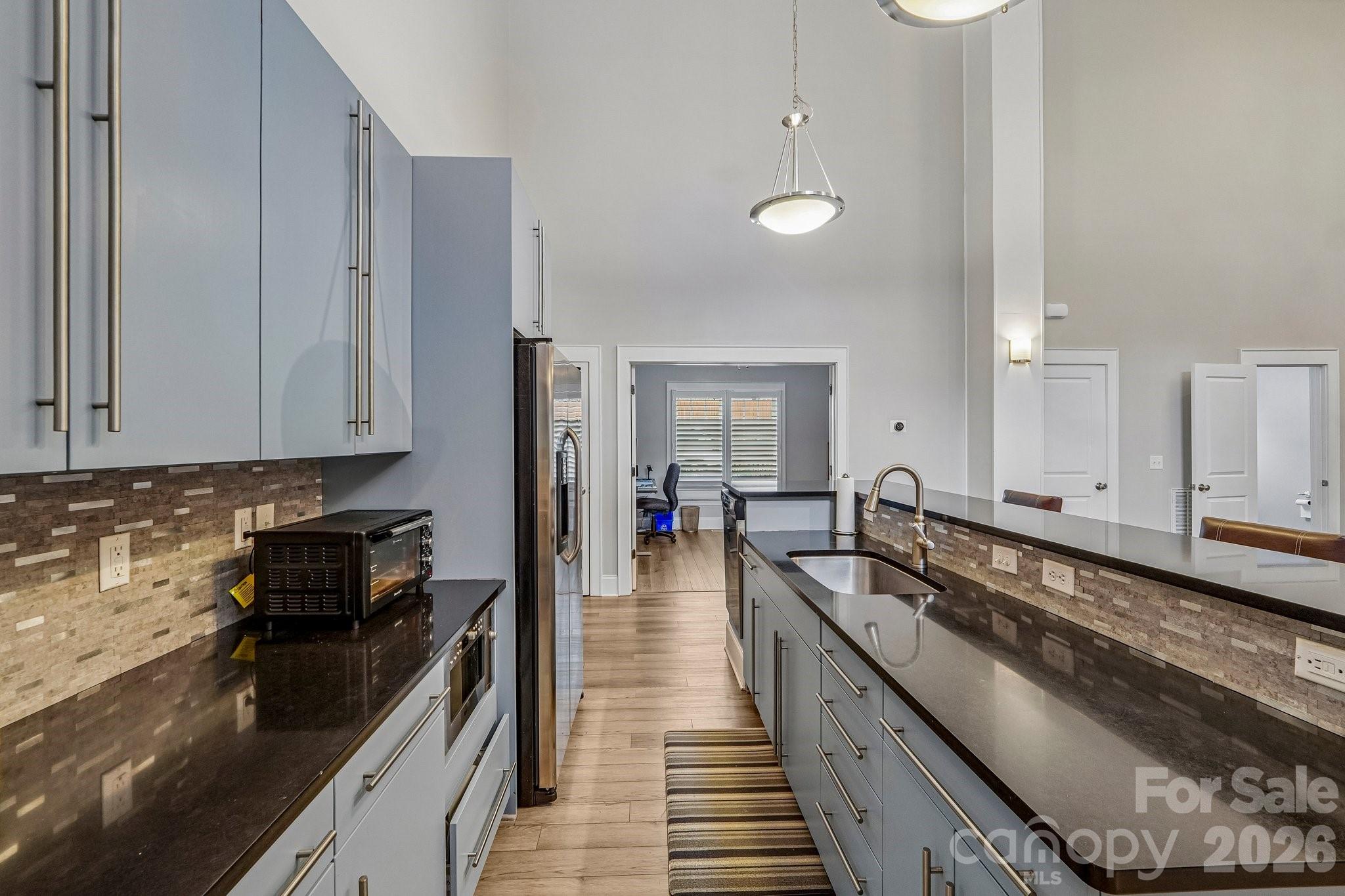 Photo 3 of 611 E 37th Street, Charlotte, NC
