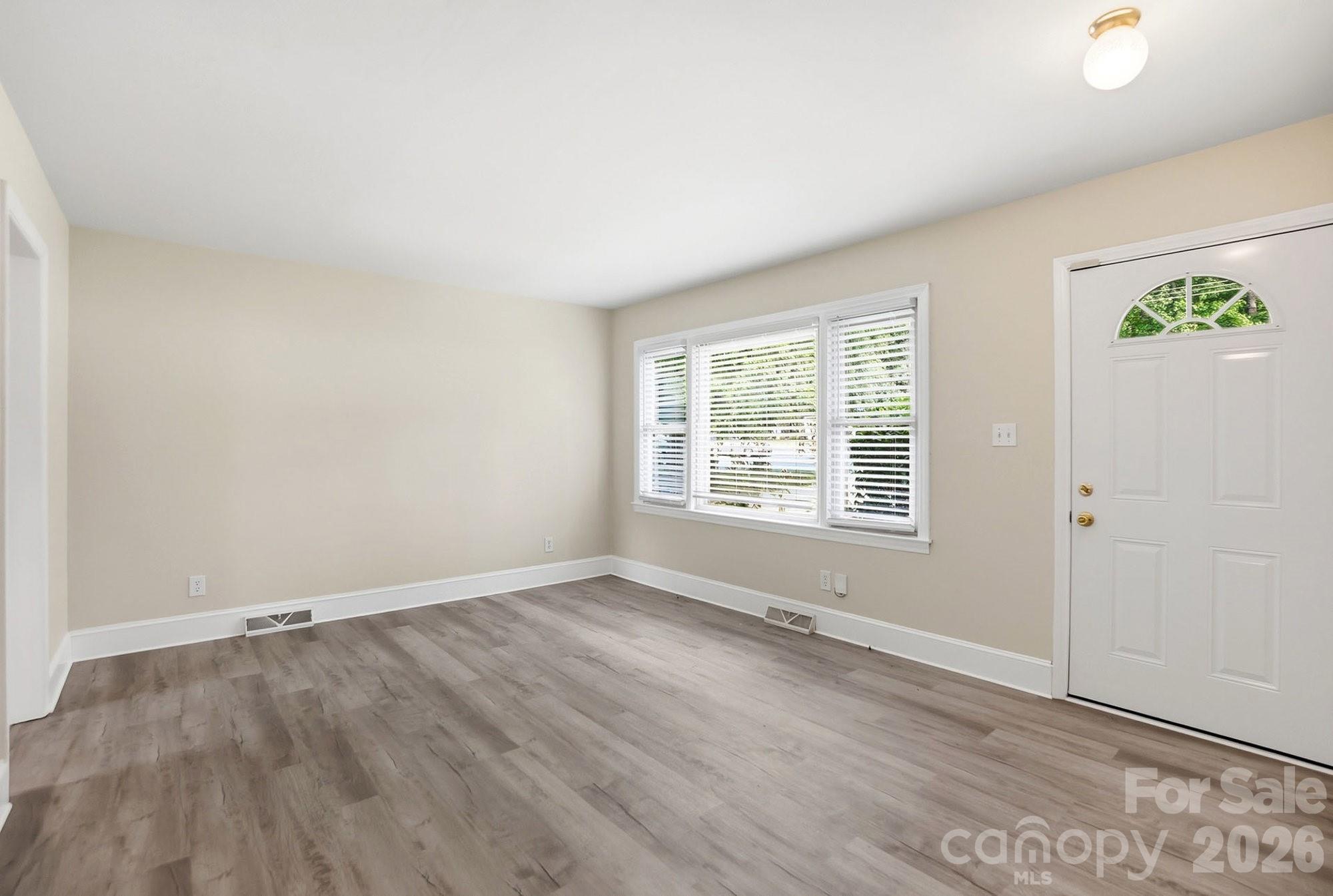 Photo 3 of 2032 Eastway Drive, Charlotte, NC