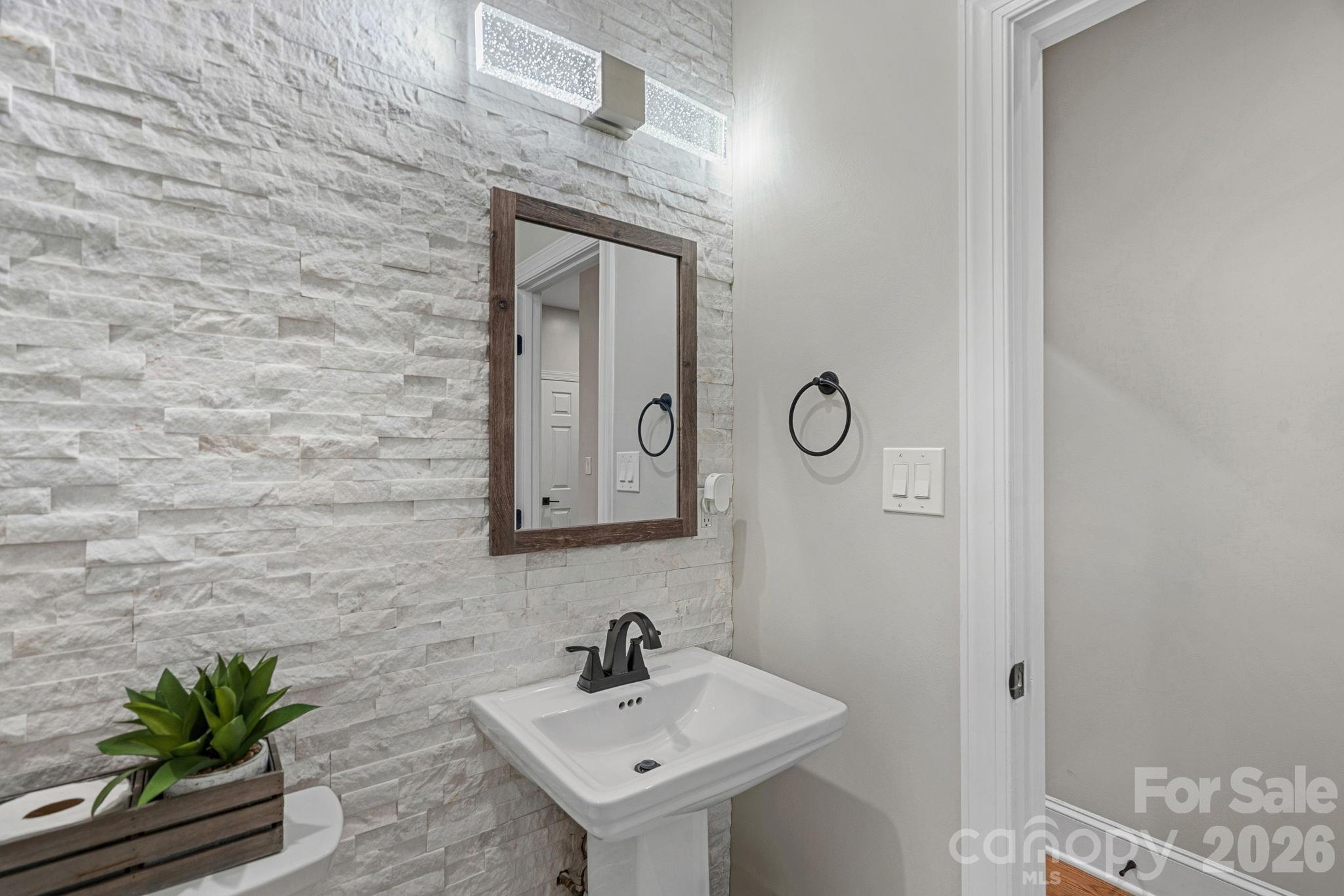 Photo 15 of 5634 Camelot Drive, Charlotte, NC