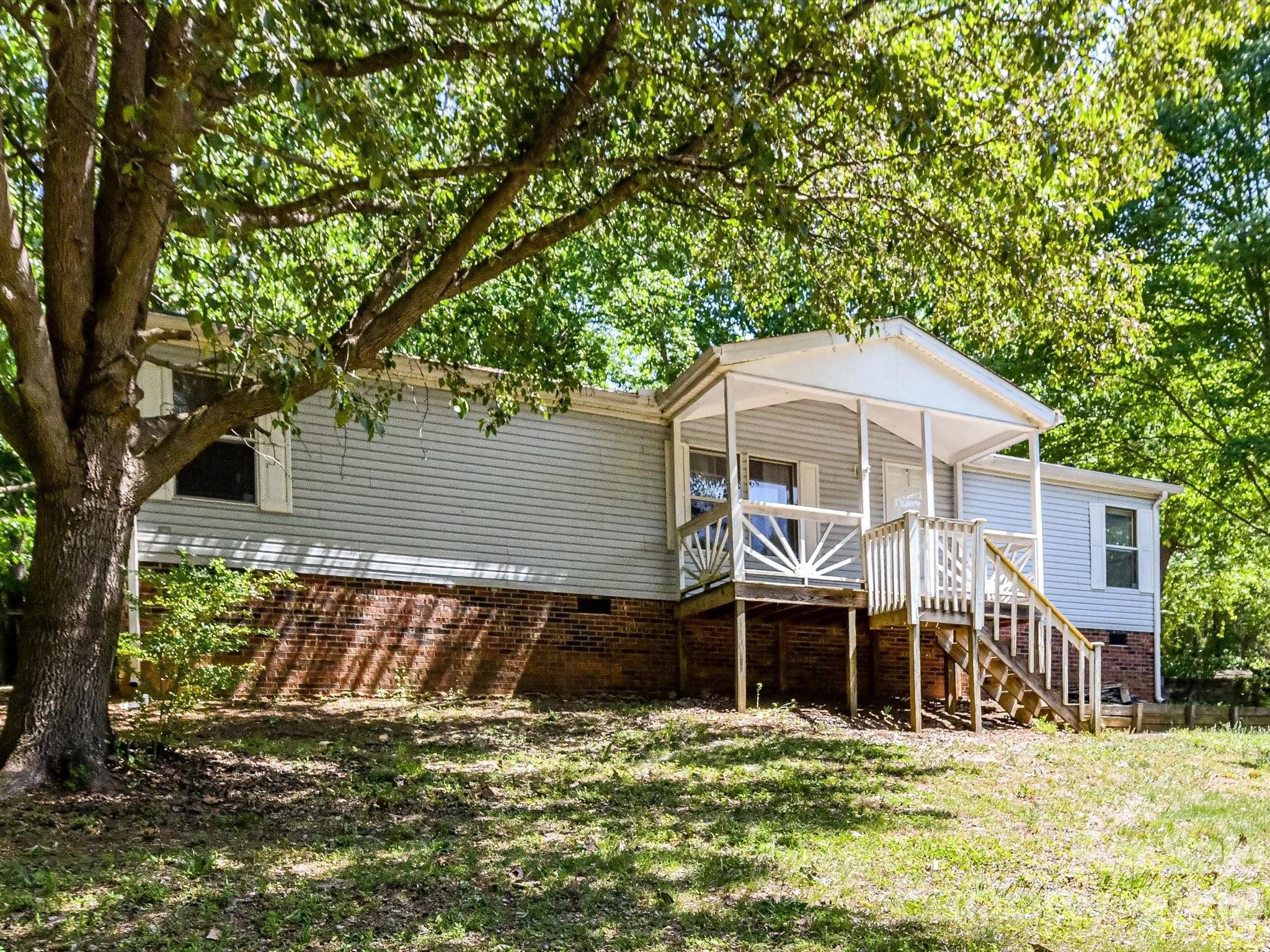 3690 Vickery Drive, Maiden, NC - photo 3 of 36