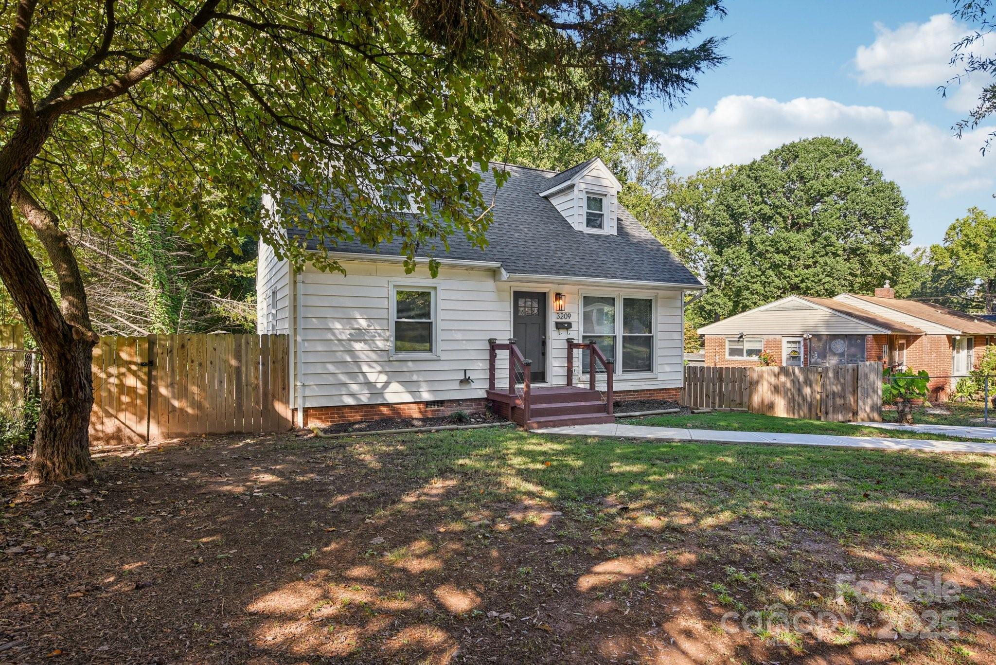 Photo 4 of 3209 Eastwood Drive, Charlotte, NC