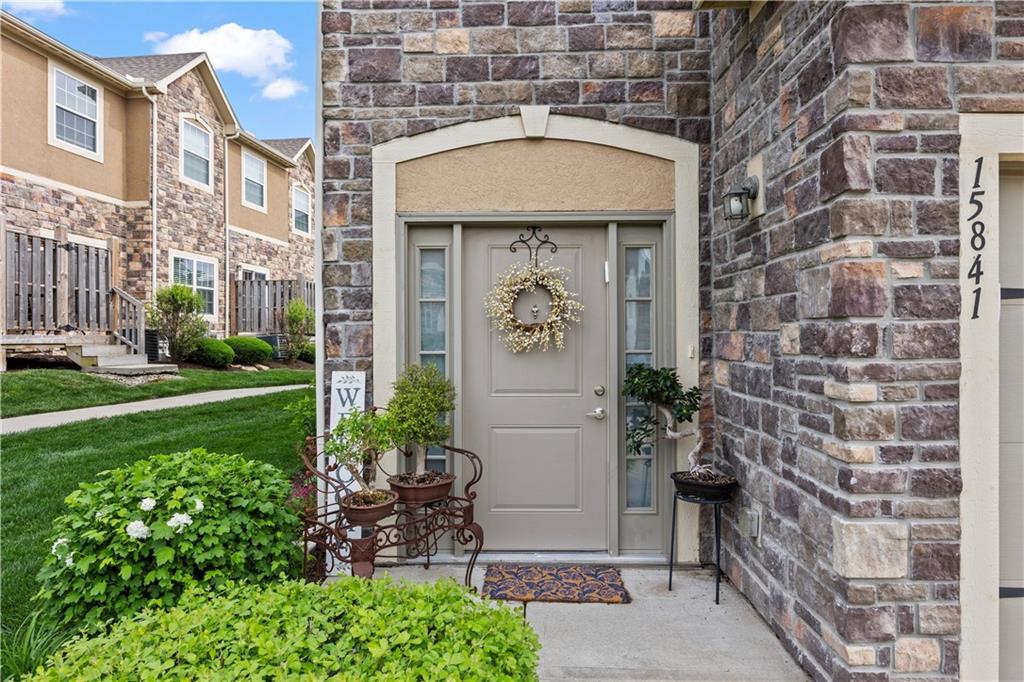 Overland Park Real Estate: 15841 Shawnee Drive KS 66223 $370,000