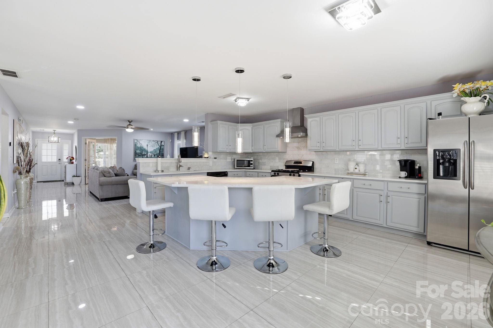 Photo 4 of 14227 Lake Crossing Drive, Charlotte, NC