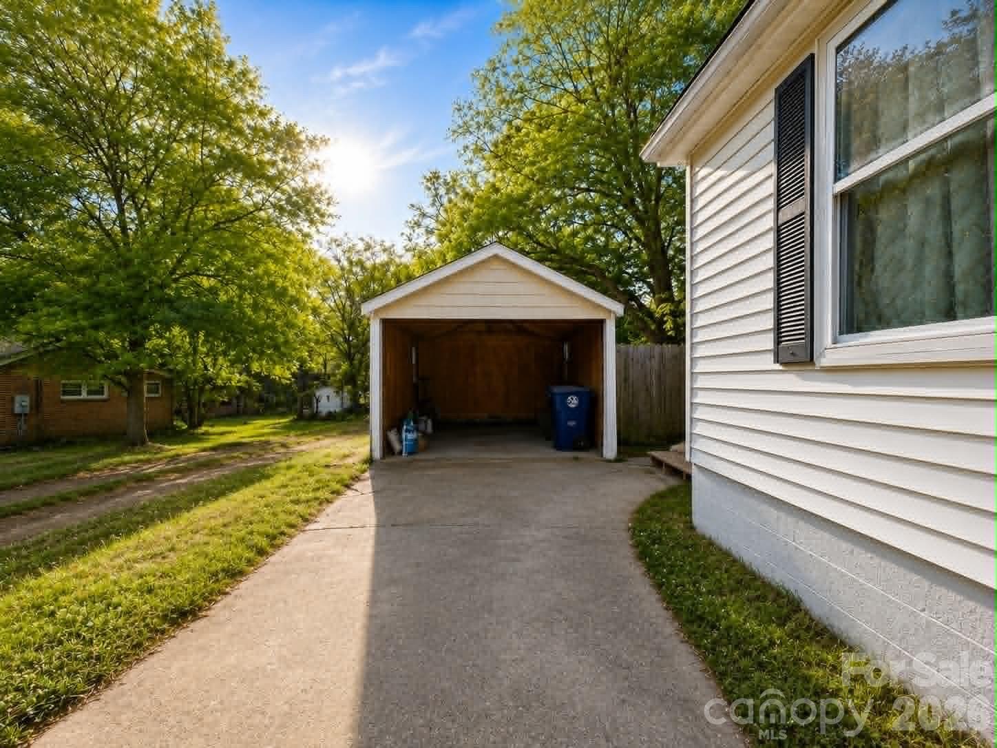 Photo 2 of 383 E Catawba Avenue, Mooresville, NC