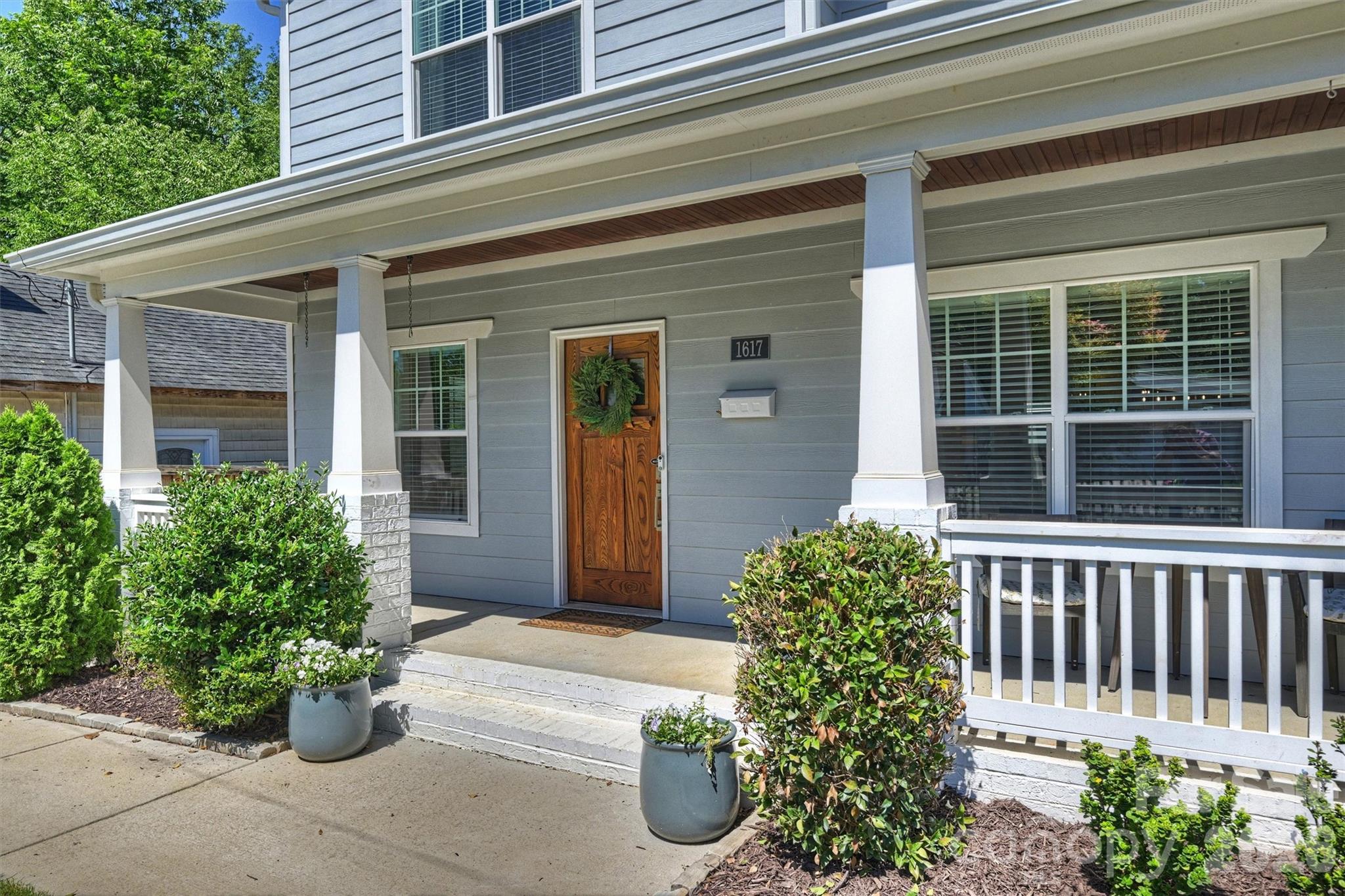 Photo 2 of 1617 Hawthorne Lane, Charlotte, NC