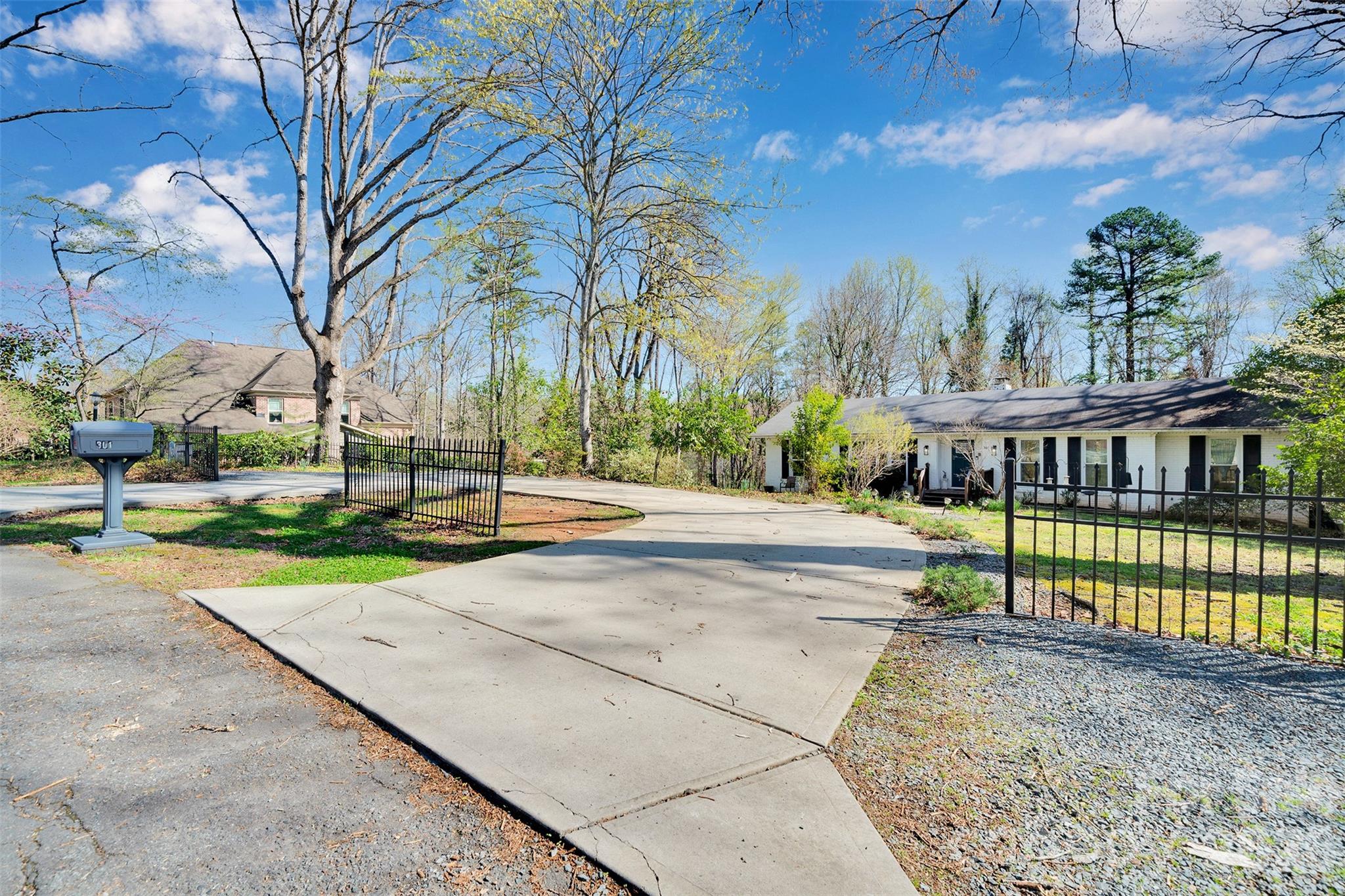 Photo 2 of 301 Hillandale Drive, Charlotte, NC