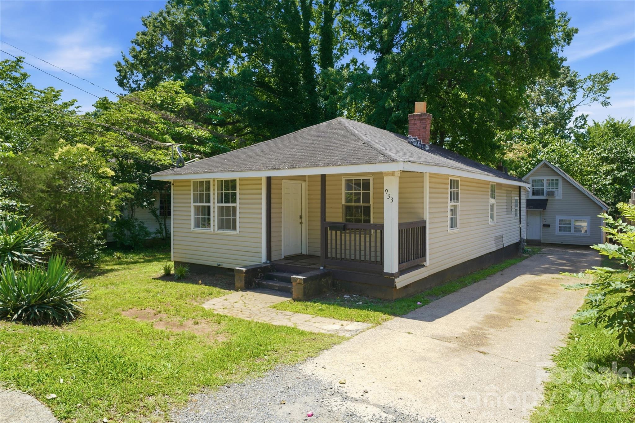 Photo 2 of 933 Rowan Street, Charlotte, NC