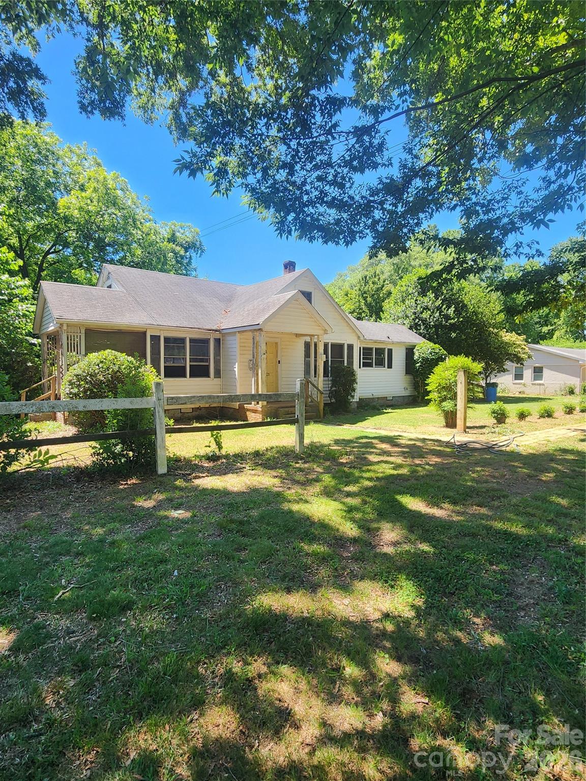 Photo 3 of 5510 Allen Road E, Charlotte, NC