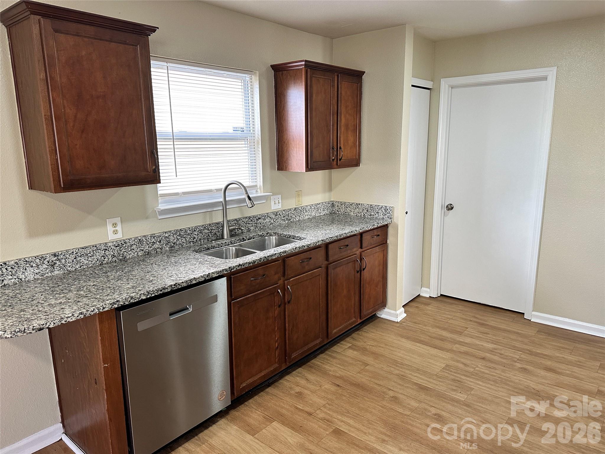 3042 Meadow Knoll Drive, Charlotte, NC - photo 8 of 21