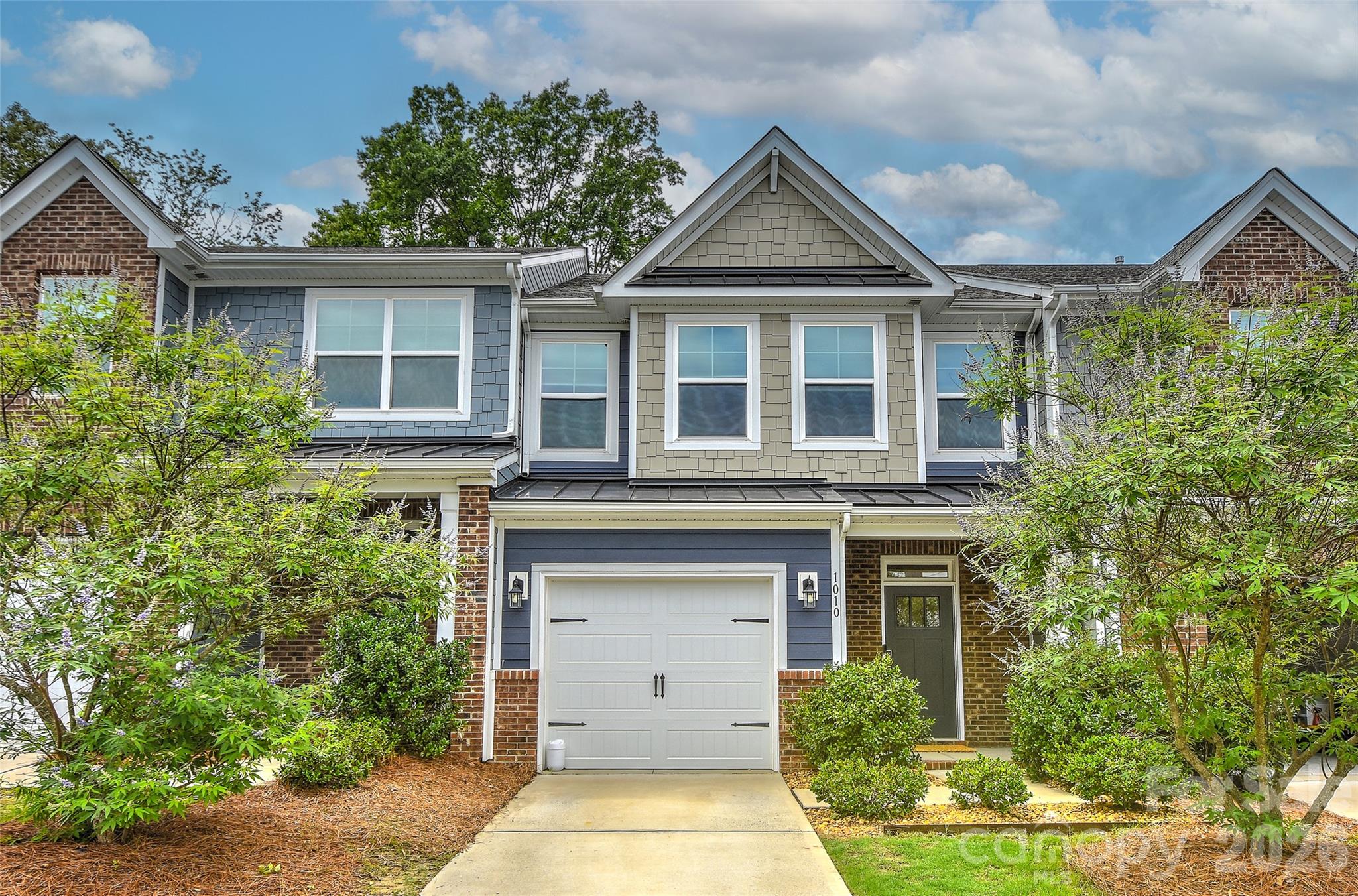 Home for sale at 1010 Moffatt Lane, Matthews, NC — photo 1 of 44
