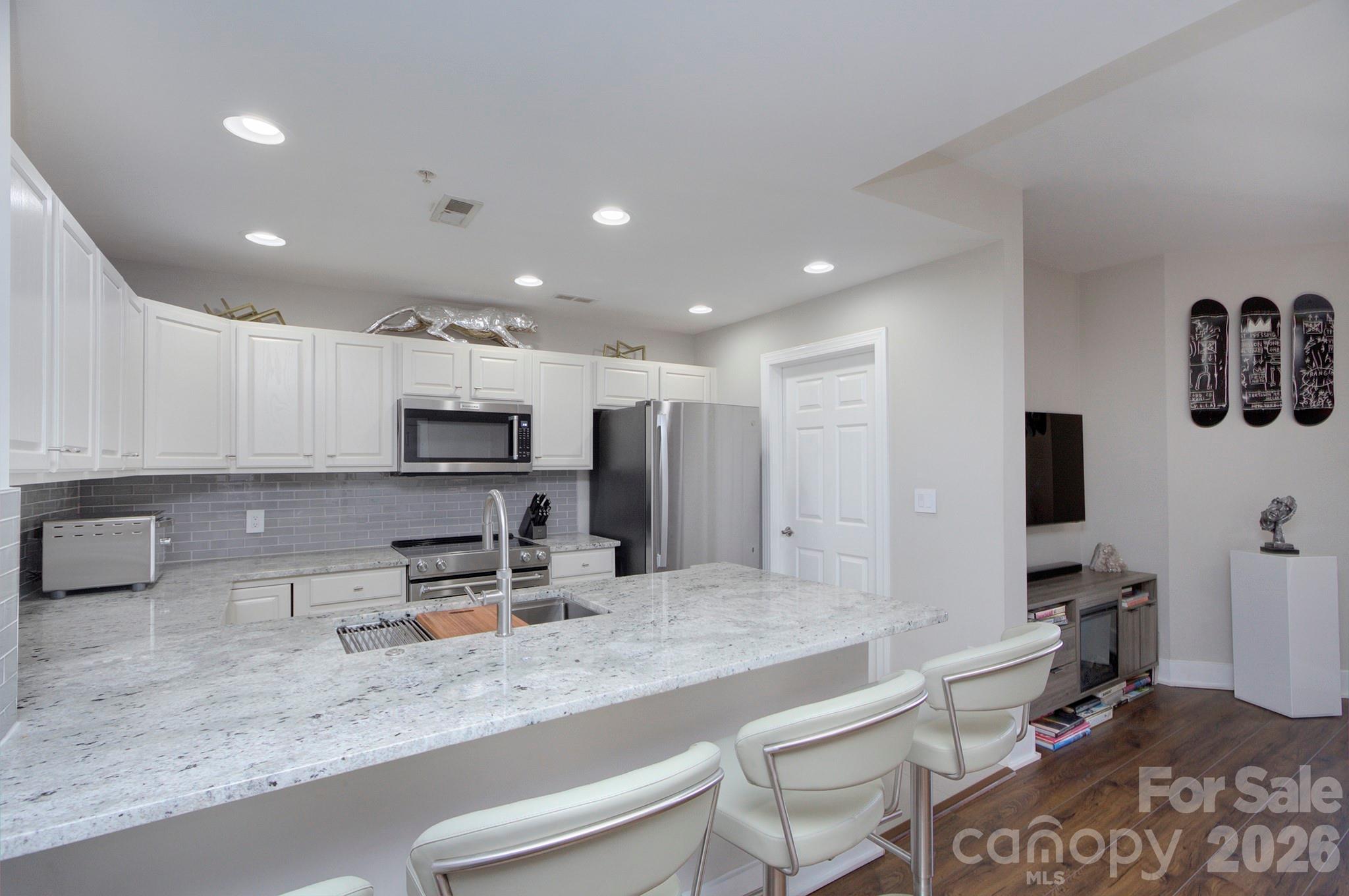 Photo 7 of 718 W Trade Street604, Charlotte, NC