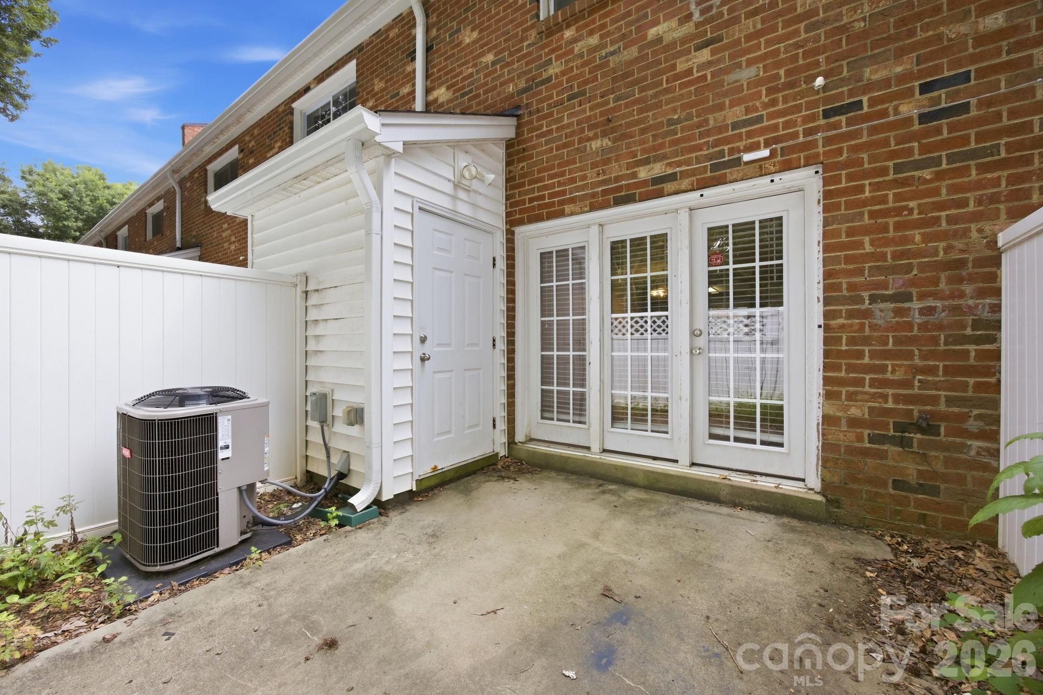 Photo 23 of 1215 Green Oaks LaneI, Charlotte, NC