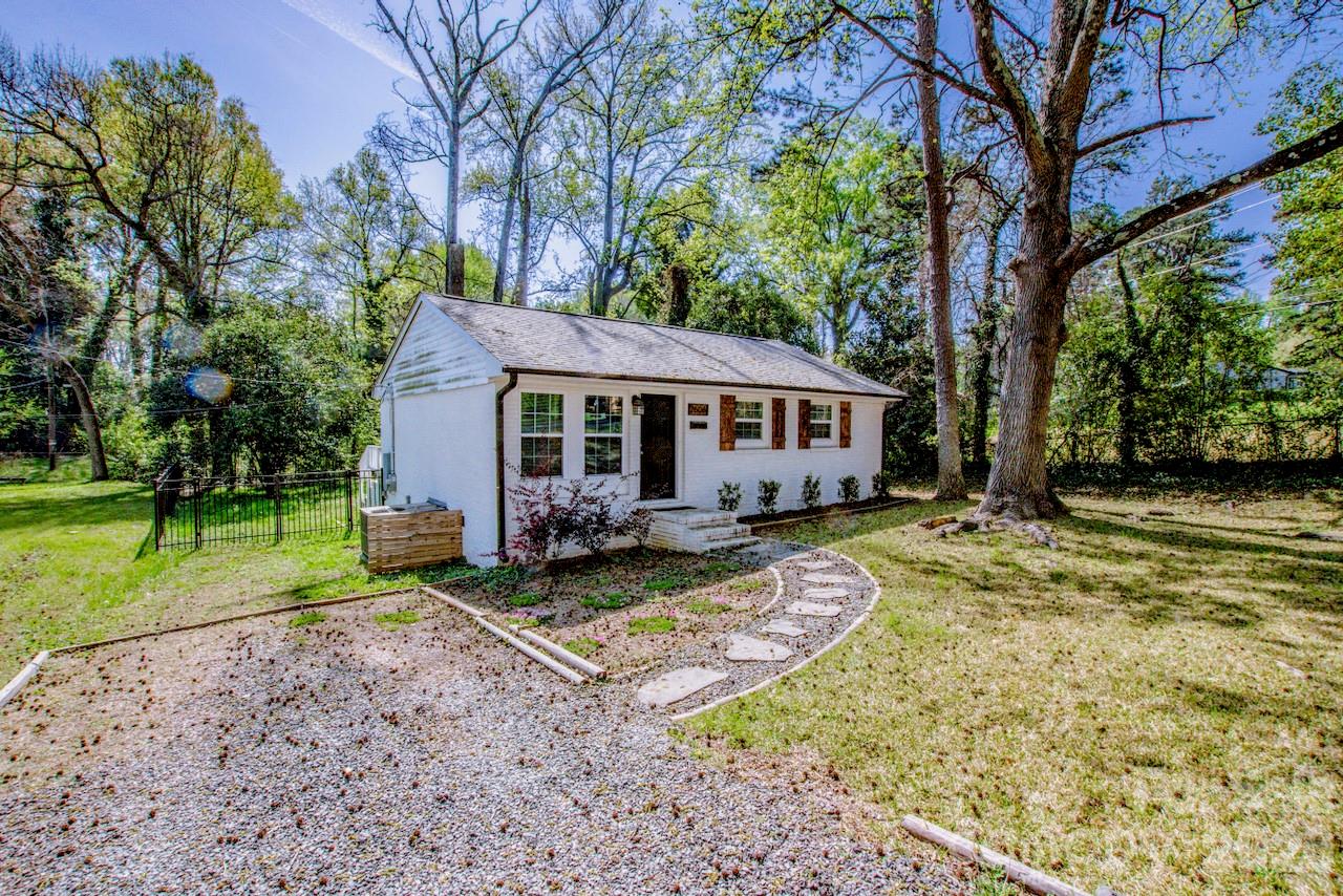 Photo 3 of 2606 Druid Hills Way, Charlotte, NC