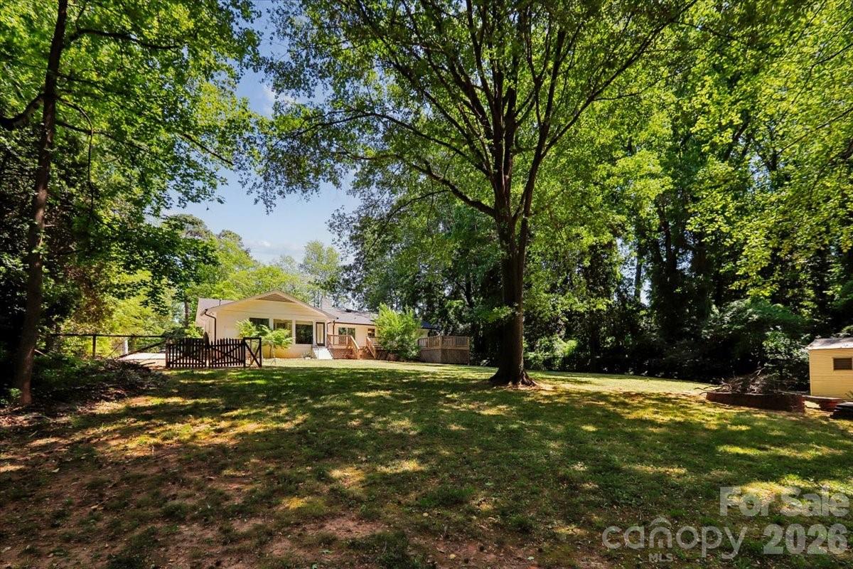 Photo 4 of 4640 Town And Country Drive, Charlotte, NC
