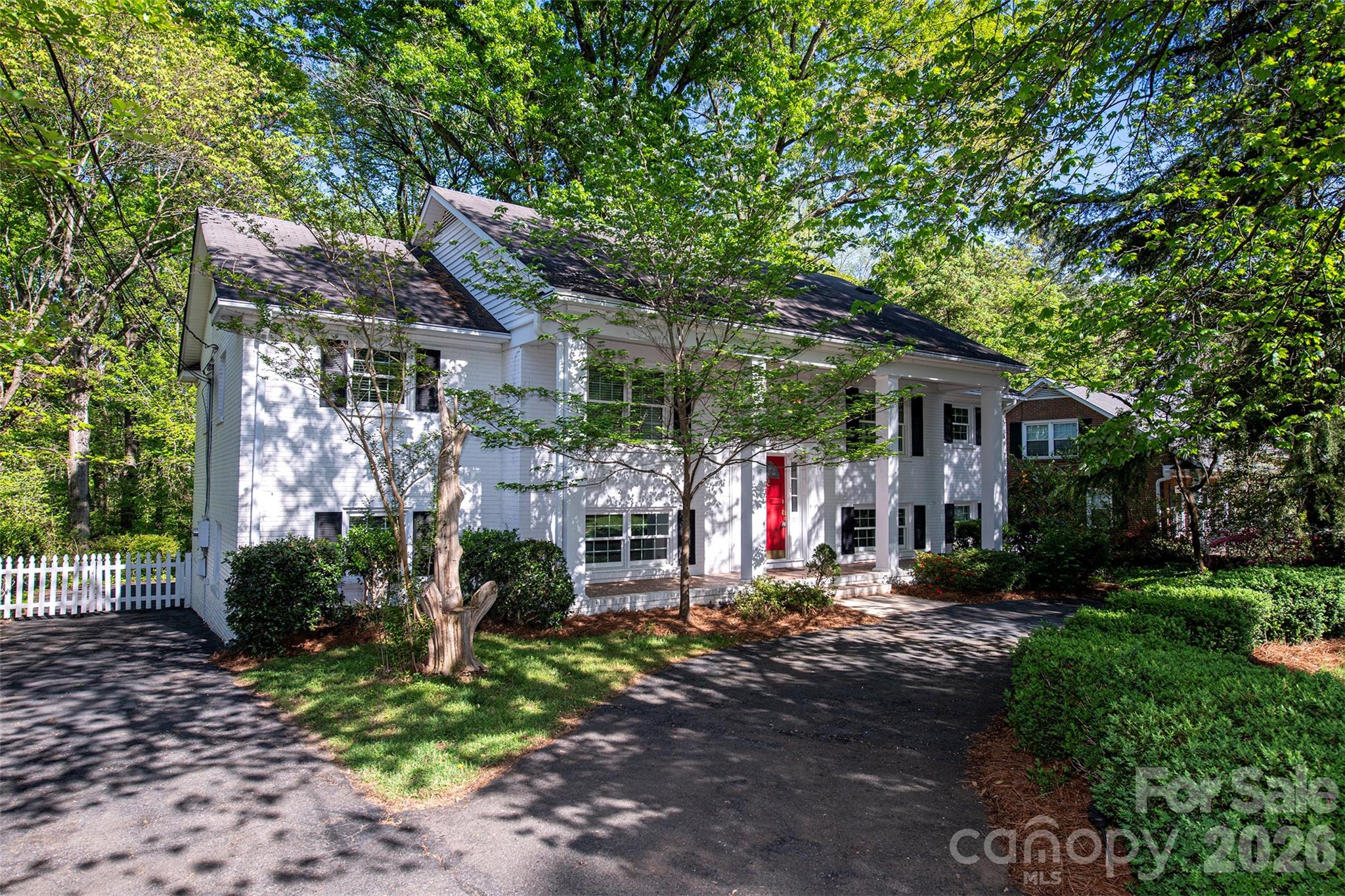 Photo 2 of 6629 Knightswood Drive, Charlotte, NC