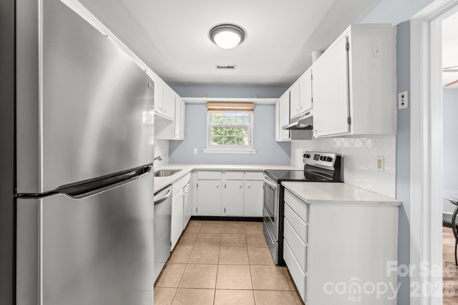Photo 5 of 8521 Castle Pine Court, Charlotte, NC
