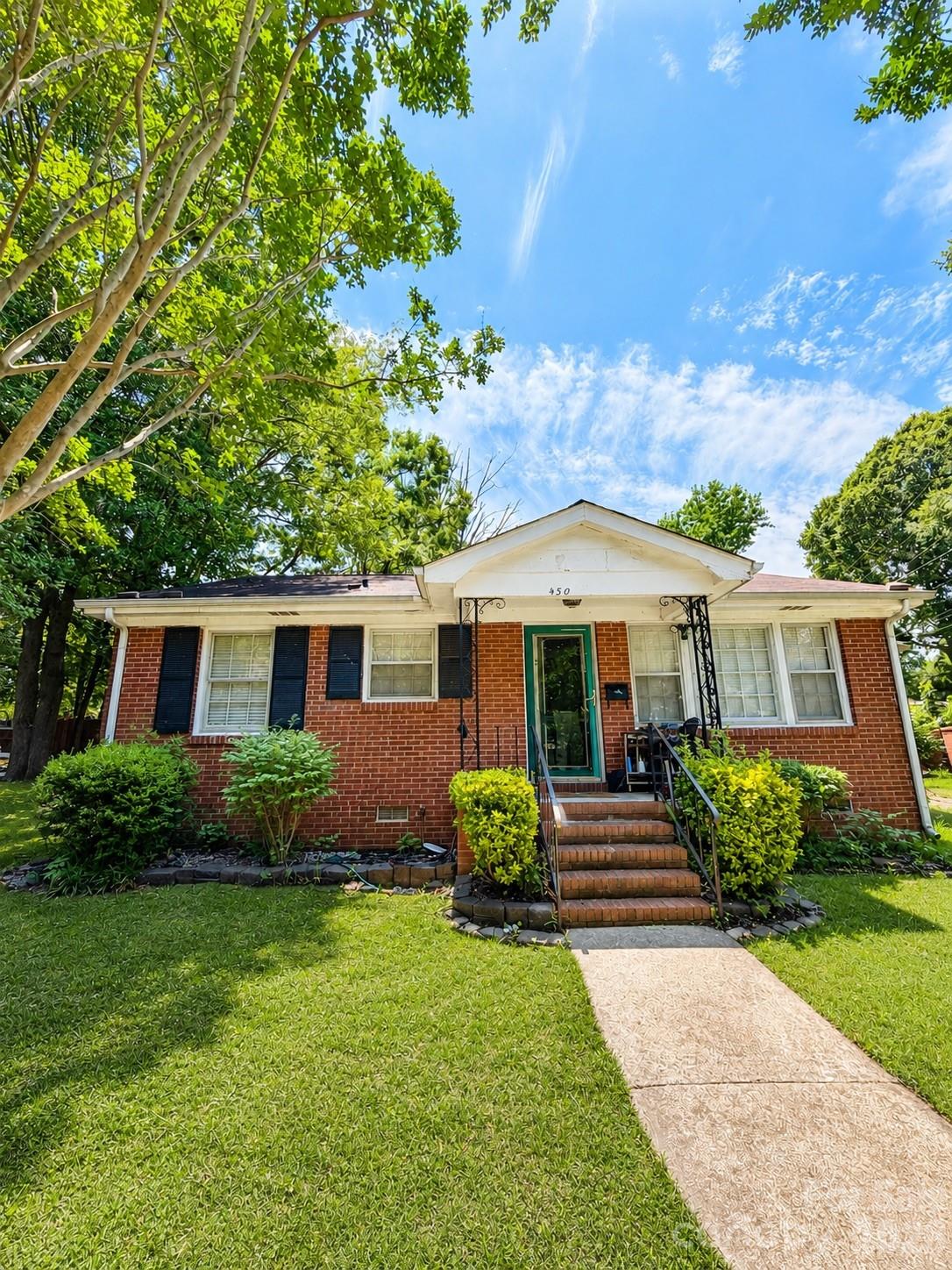 Home for sale at 4310 Gillespie Court, Charlotte, NC — photo 1 of 9