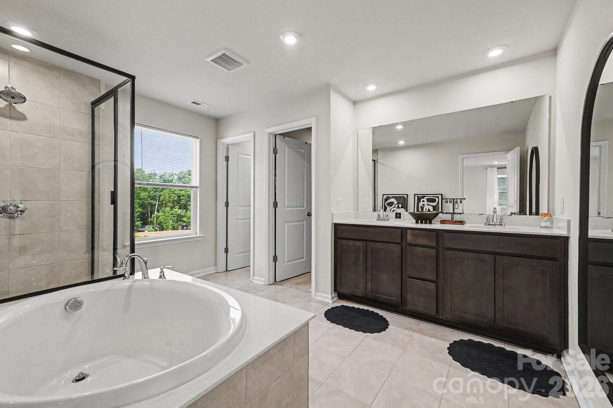Photo 16 of 8230 Franklin Trail Street, Charlotte, NC