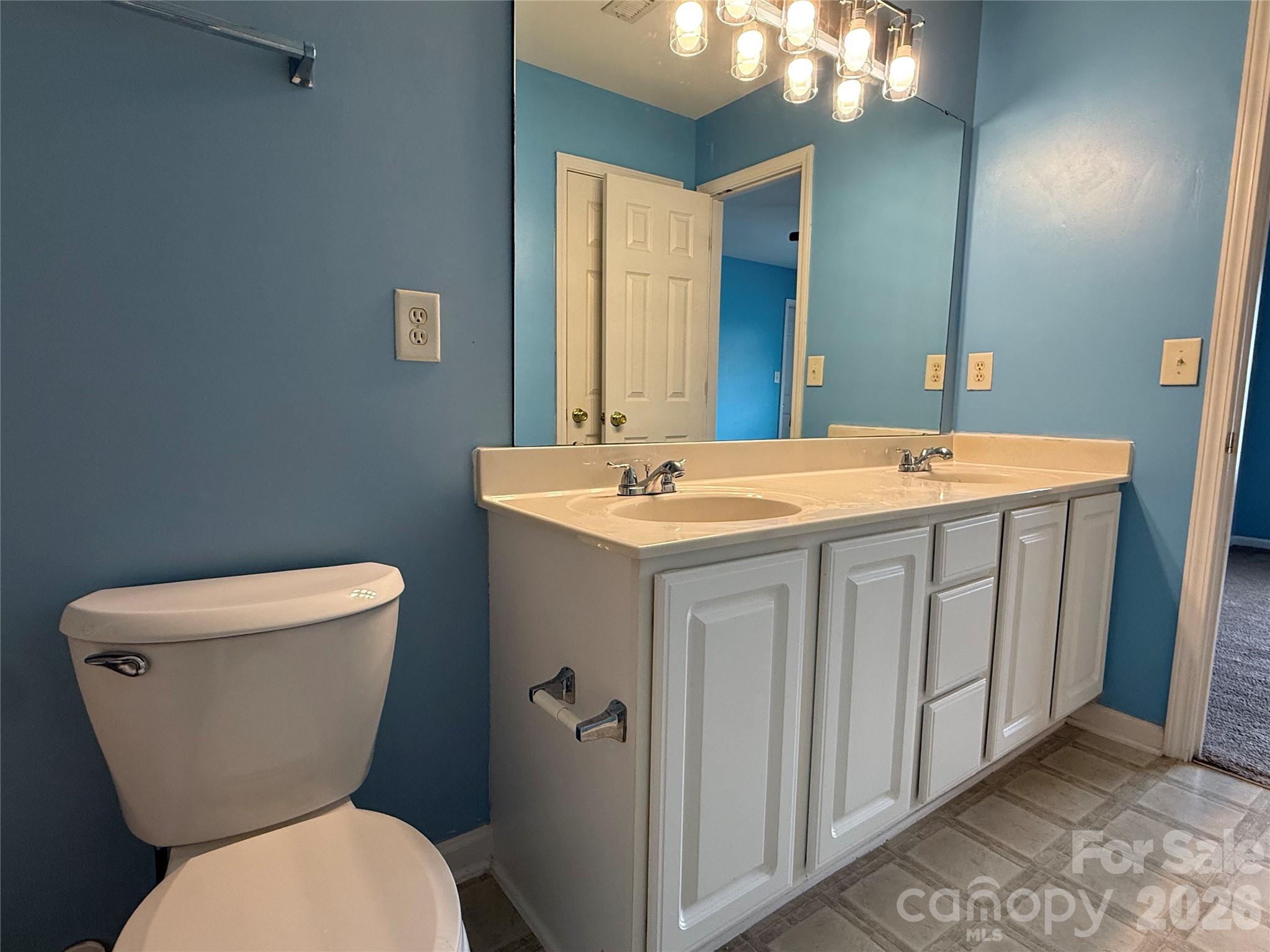 Photo 20 of 8134 Kings Creek Drive, Charlotte, NC